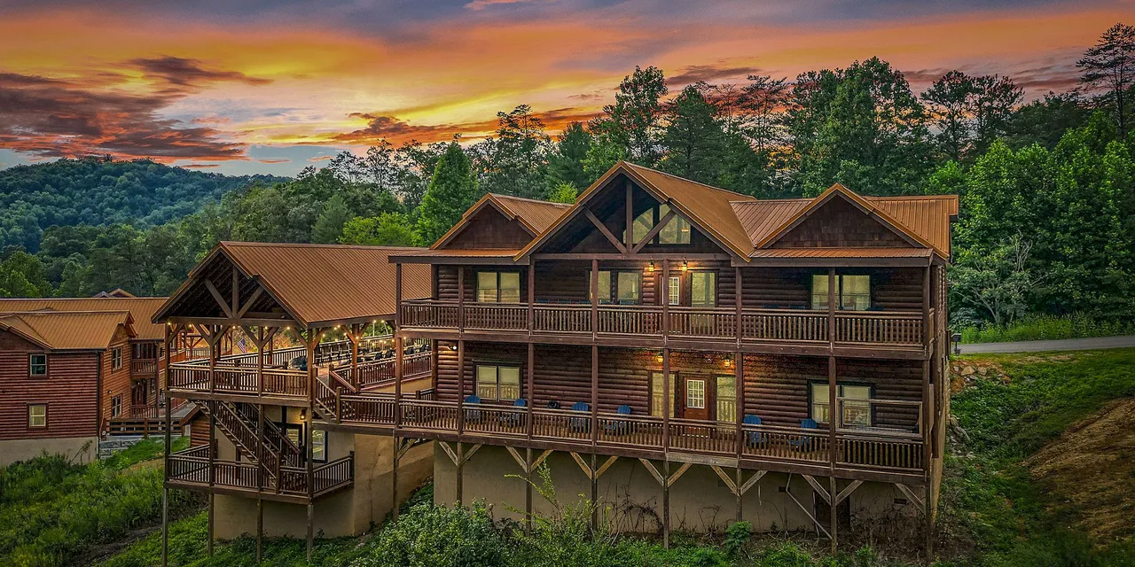 Smokey's Paradise in Sevierville by AvantStay® | Book Direct & Save!