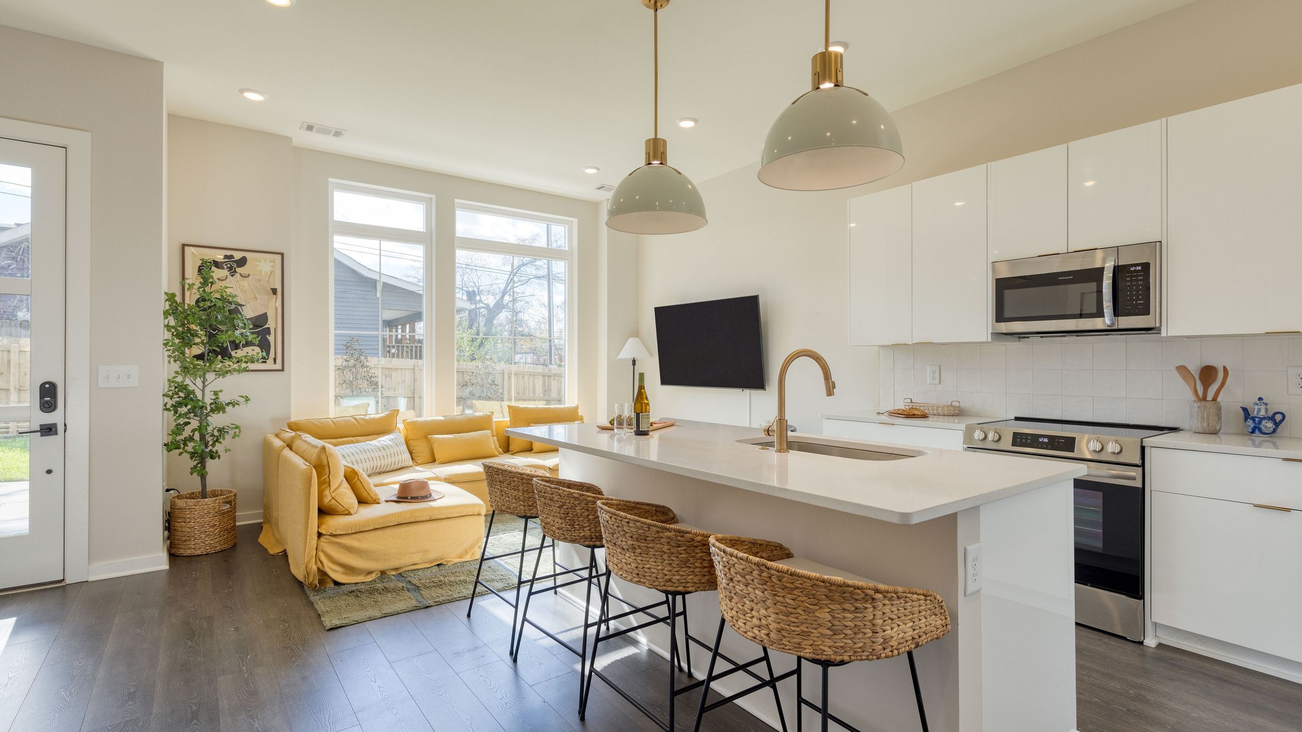 Sleeps 24! 3 Modern 4bdr Townhomes W/ Covered Patios | Nashville Group Retreat - Tennessee