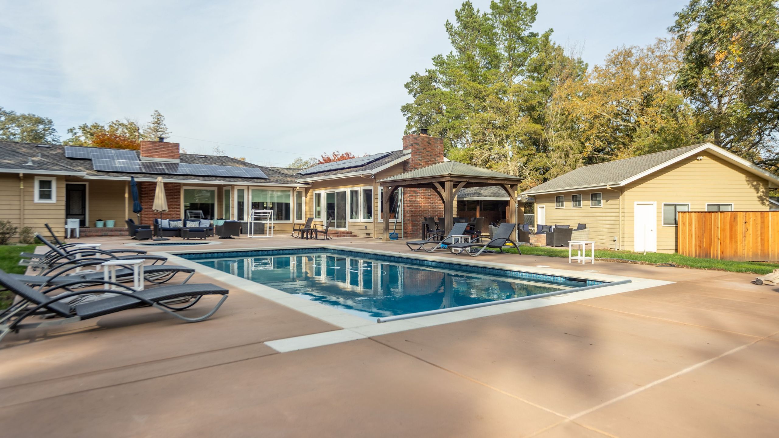 Wildflower By Avantstay | Gorgeous Wine Country Home W/ Pool, Bocce Ball Court & Huge Yard! - Napa Valley, CA
