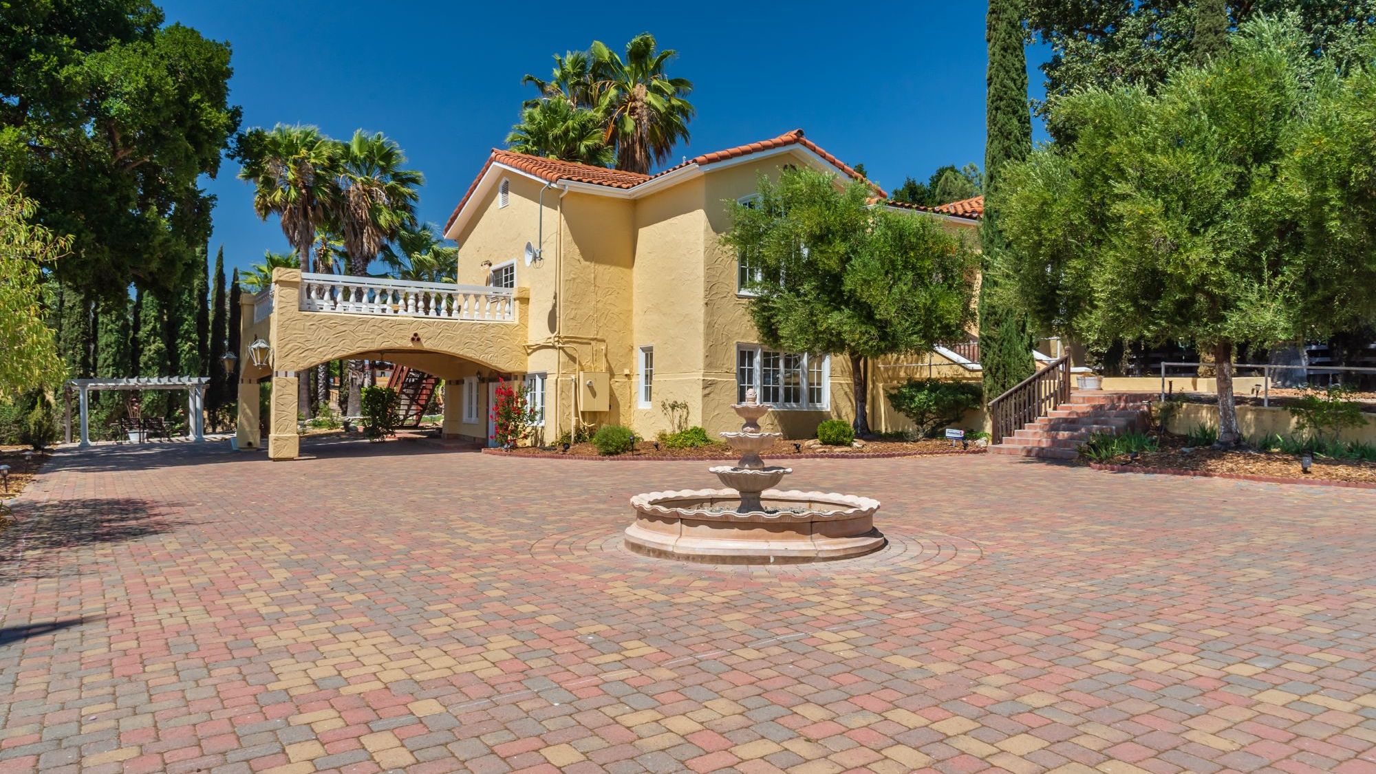 Union Road Schoolhouse By Avantstay | Sleeps 10 + Pizza Oven + Spa + Firepit | Historic 1923 Estate - Paso Robles, CA