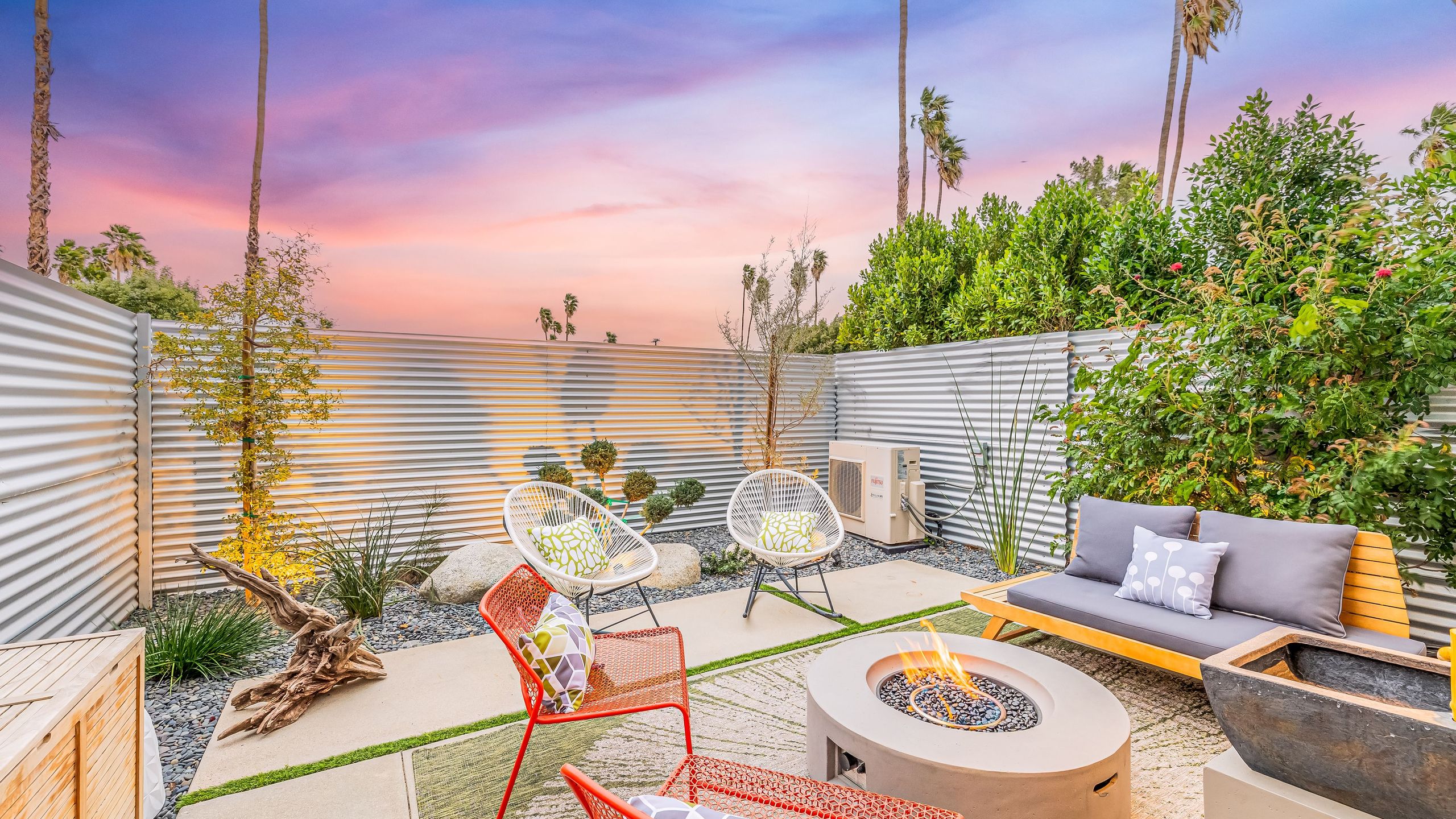 Zanjero By Avantstay | Mins From Downtown Palm Springs | Private Terrace, Shared Pool - Palm Springs, CA