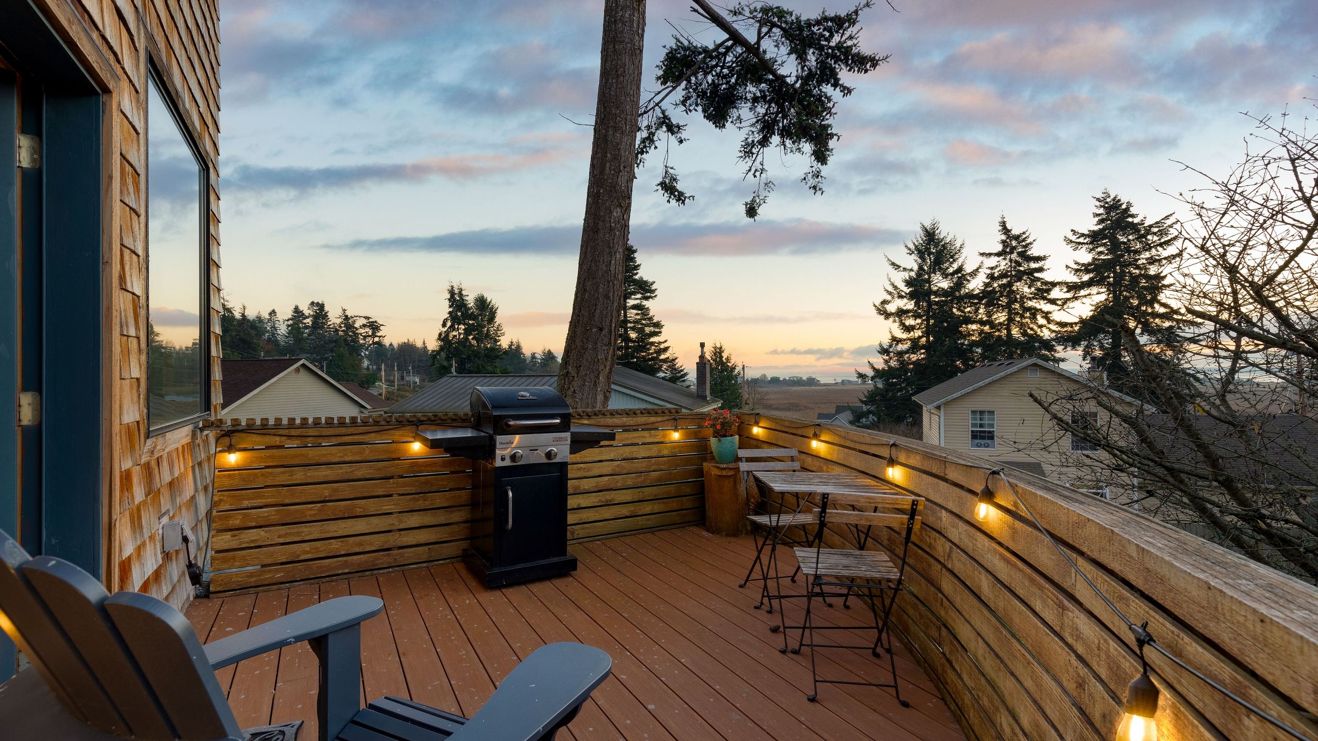 Stunning Deck Views And Fire Pit - Charming Island Retreat - Whidbey Island, WA