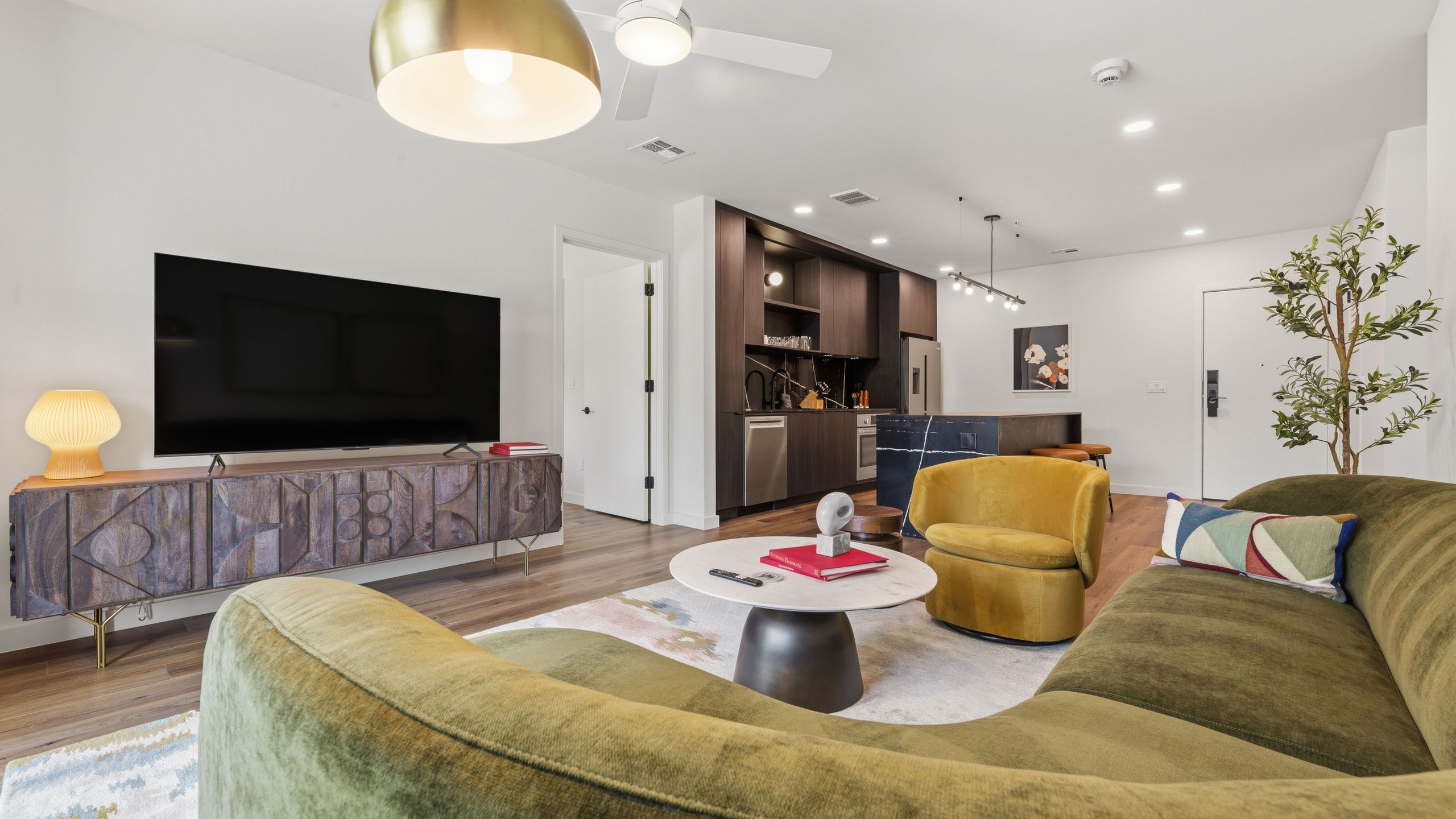 6bdr, Brand New Hotel W/ Pool + Rooftop | The Code By Avantstay - Austin