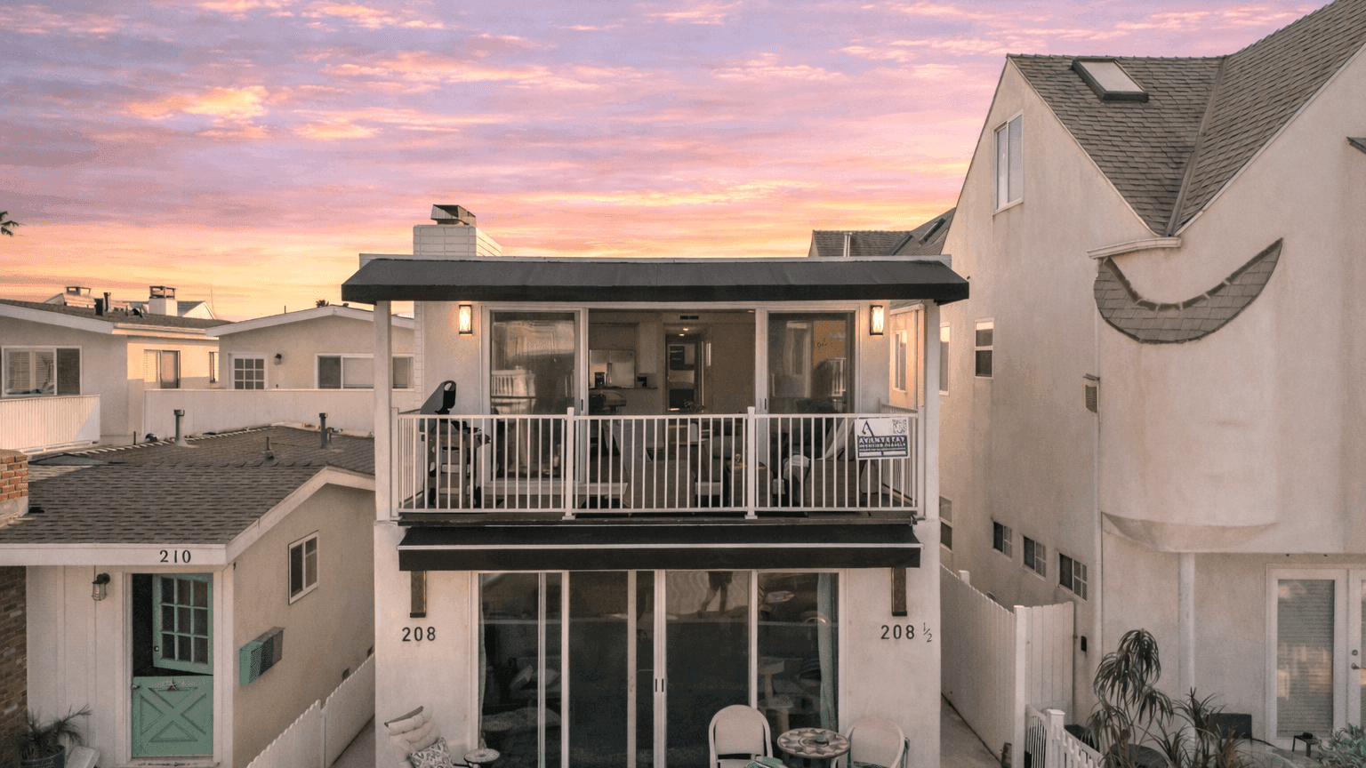 Seabright Sky By Avantstay | Top-floor West Newport Retreat • Balcony Near Beach + Cafes - Newport Beach, CA