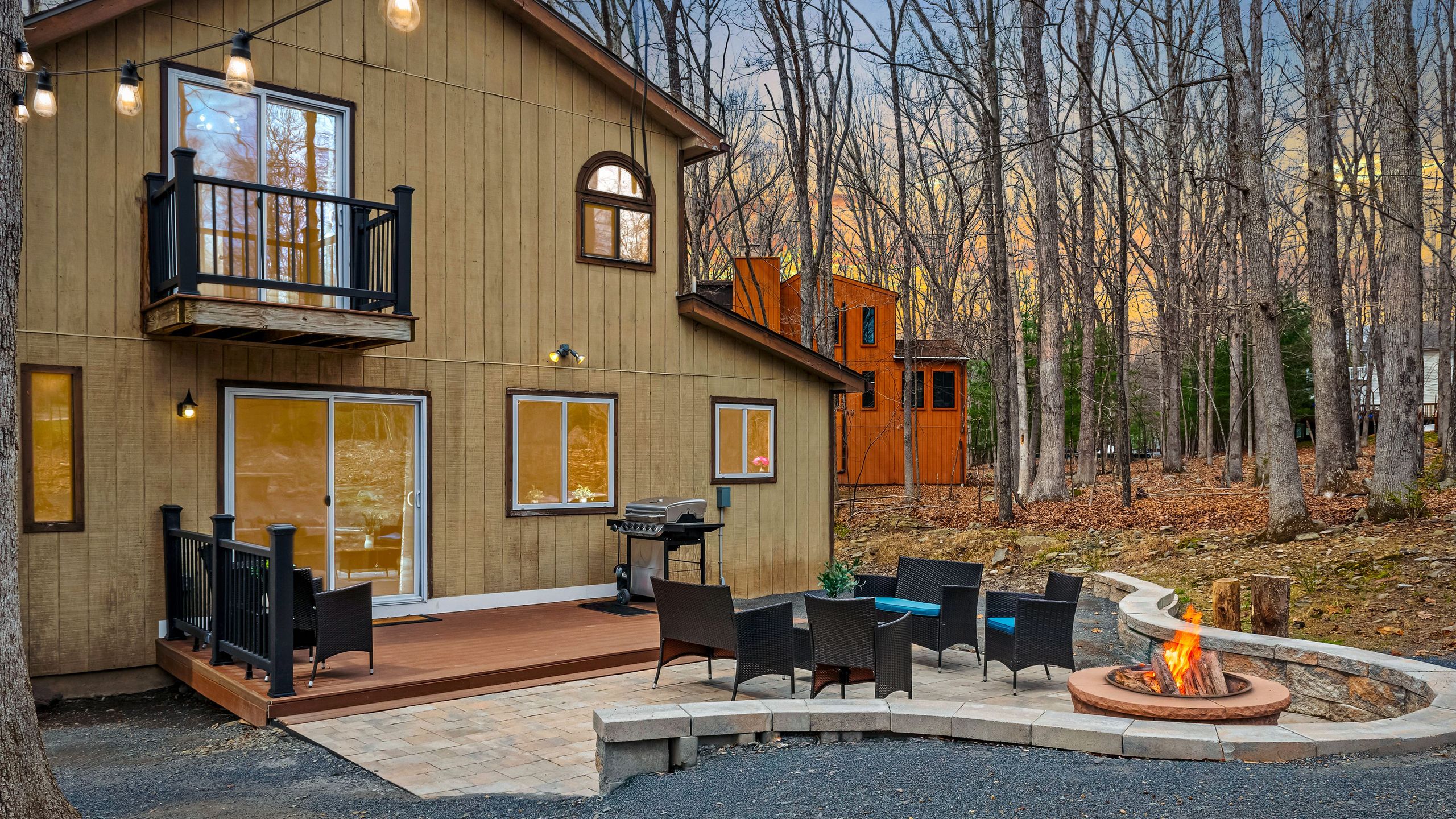 Foxden By Avantstay | Lake + Pools + Game Room | Near Skiing & Hiking - Pennsylvania