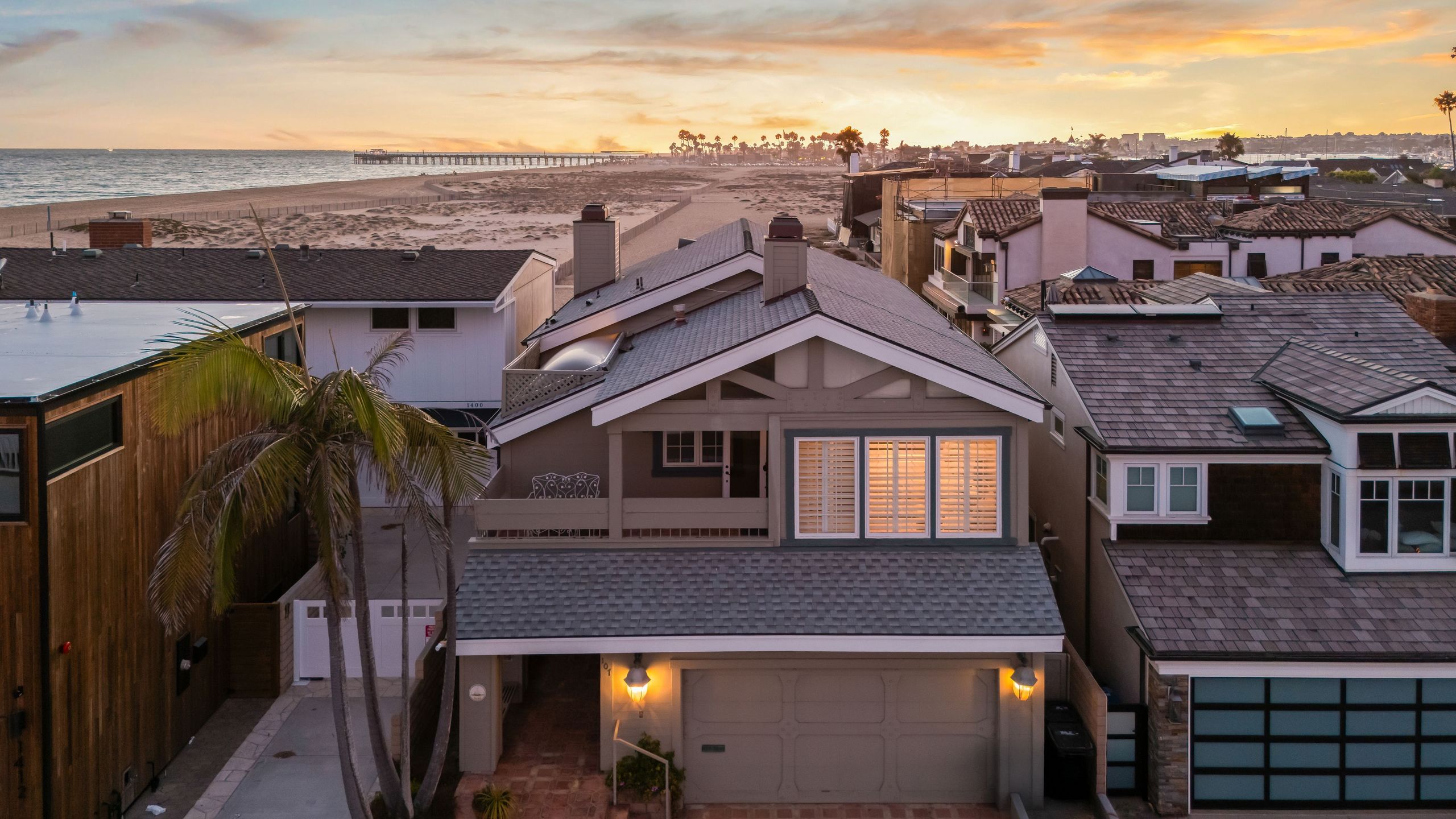 Exceptional Beachfront Escape With Scenic Views - Tranquil Coastal Haven - Newport Beach, CA