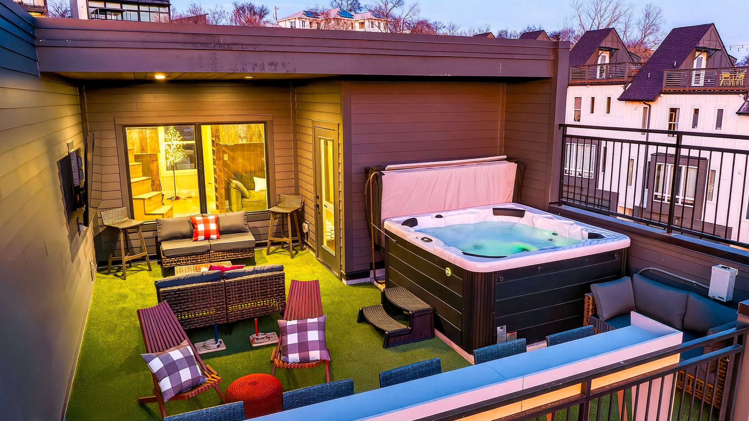 The Lodge By Avantstay | Private Rooftop Lounge + Hot Tub + Skyline Views + Near Broadway - Nashville, TN