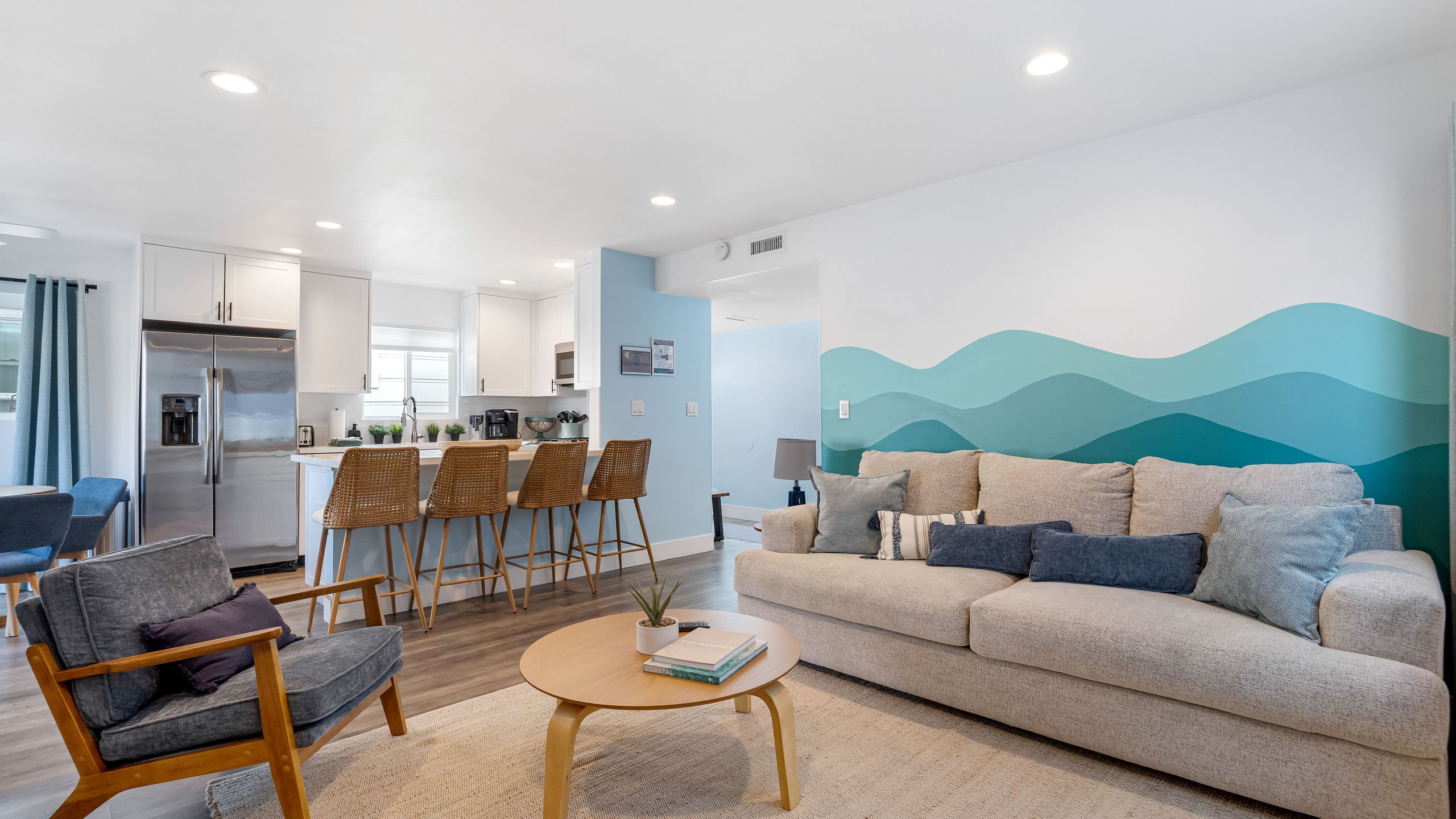 Chic Coastal Retreat With Outdoor Space - Stylish Beachside Haven - Newport Beach, CA