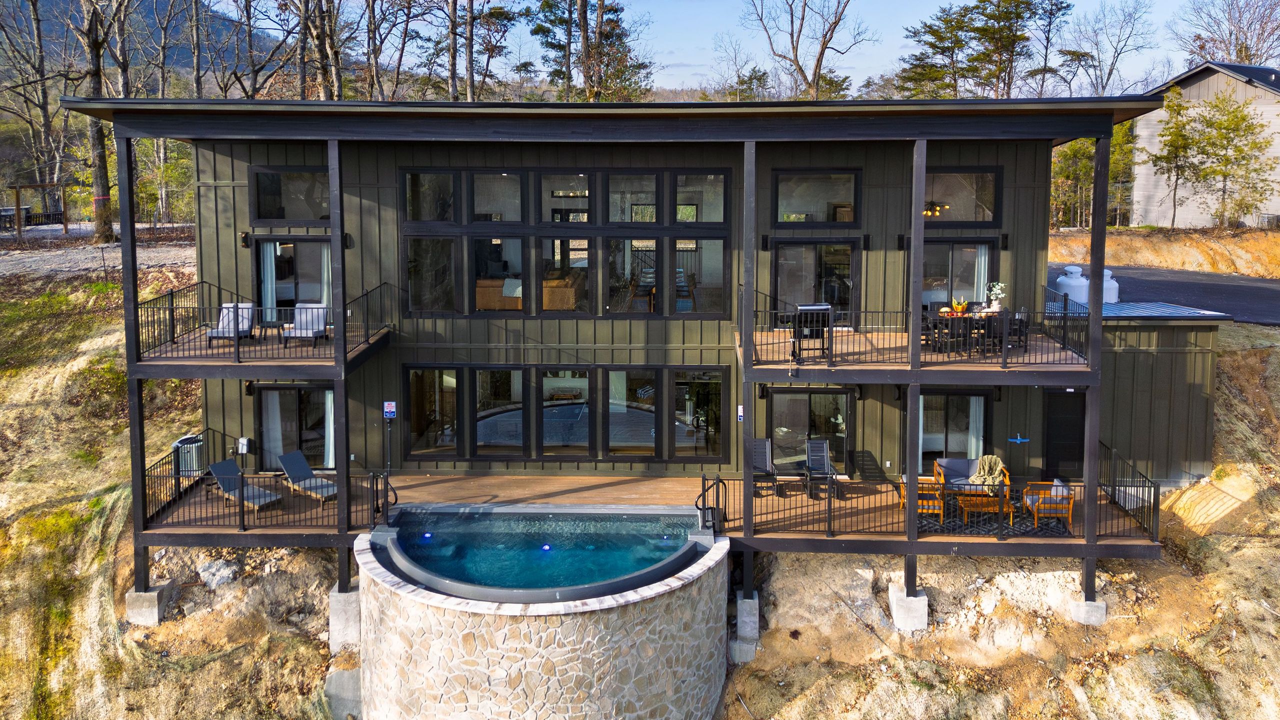 Modern Smoky Mountain Stay With Two Decks, Plunge Pool & Game Room | Overlook Lodge By Avantstay - Pigeon Forge, TN
