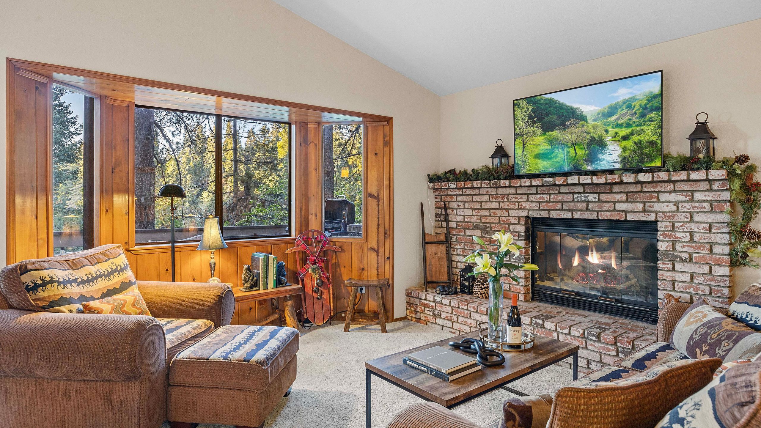 Cabin By Enchanting By Avantstay | Storybook Mountain Retreat | Stone Fireplace + Vaulted Ceilings + Wraparound Deck + Grill | Near Village - San Bernardino, CA