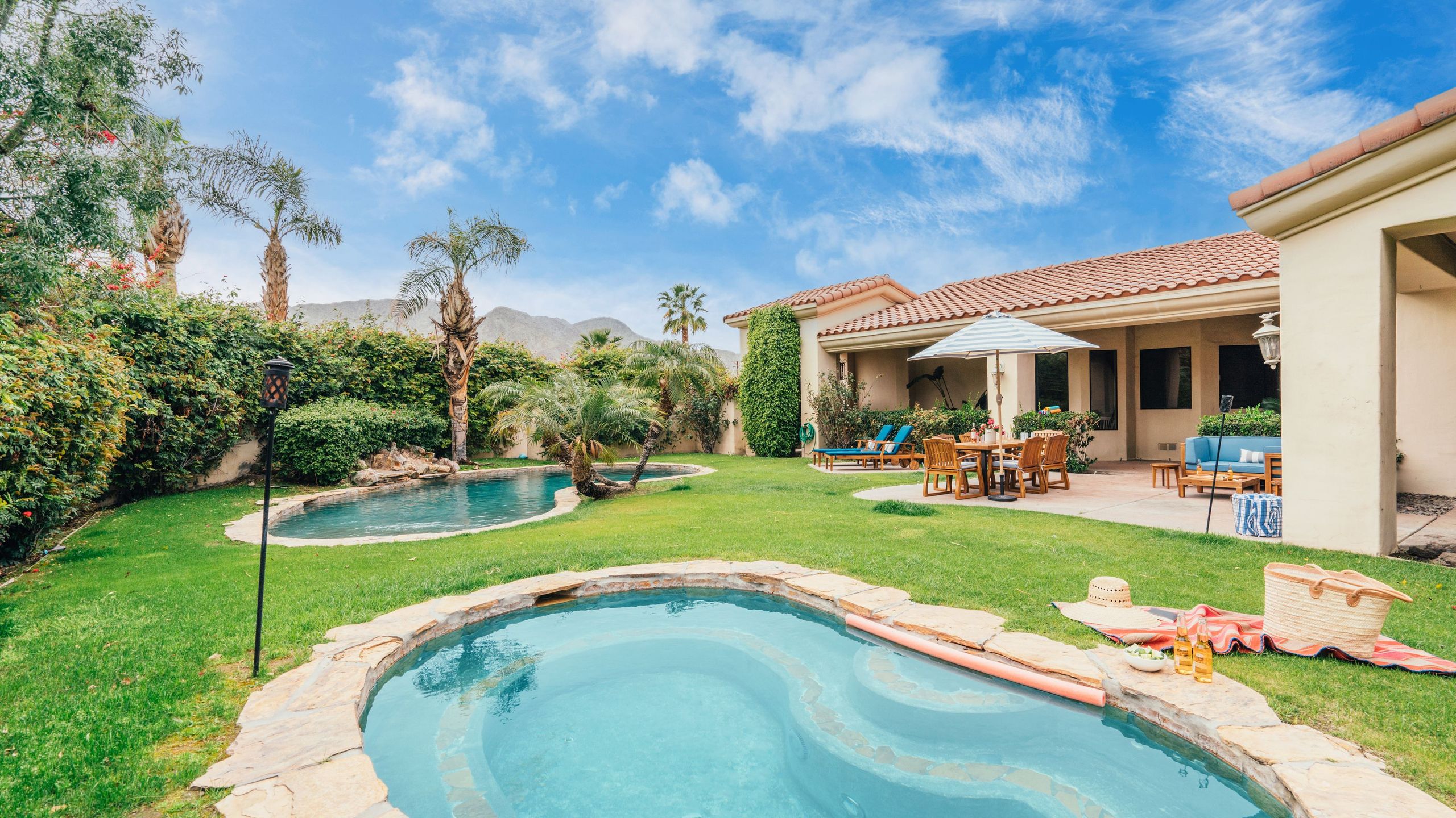 Firefly By Avantstay | Spacious Backyard W/ Pool& Hot Tub! - La Quinta, CA