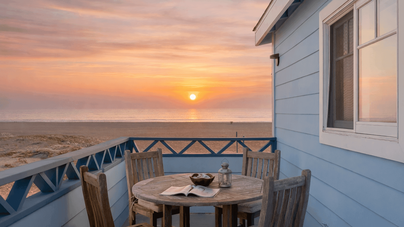Oceanfront Atelier By Avantstay | Beachfront Balboa Peninsula Escape - Newport Beach, CA