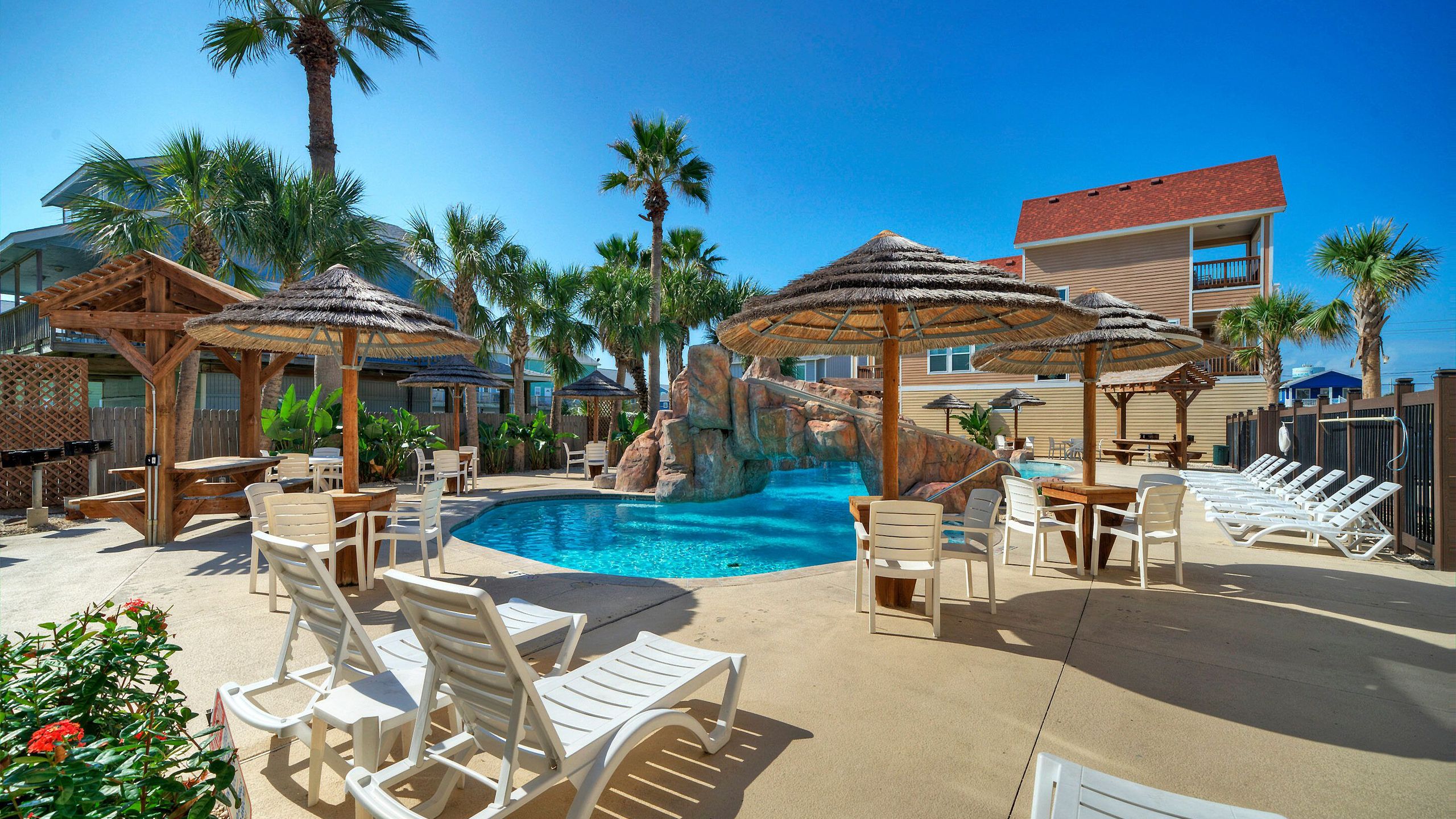 Isla View & Down The Shore By Avantstay | Resort Pool + Shuffleboard Table + Private Yard + Near Port A Beach - 