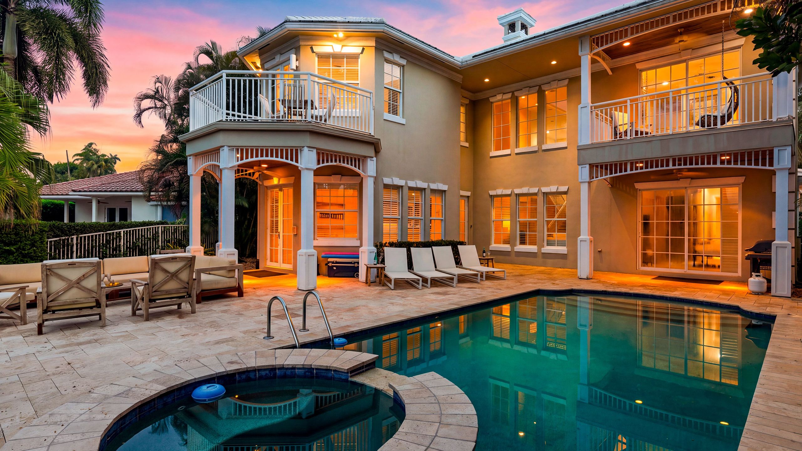 Beach Drive Estate By Avantstay | Canal-front Pool + Hot Tub + Private Dock | Walk To The Beach - Delray Beach, FL