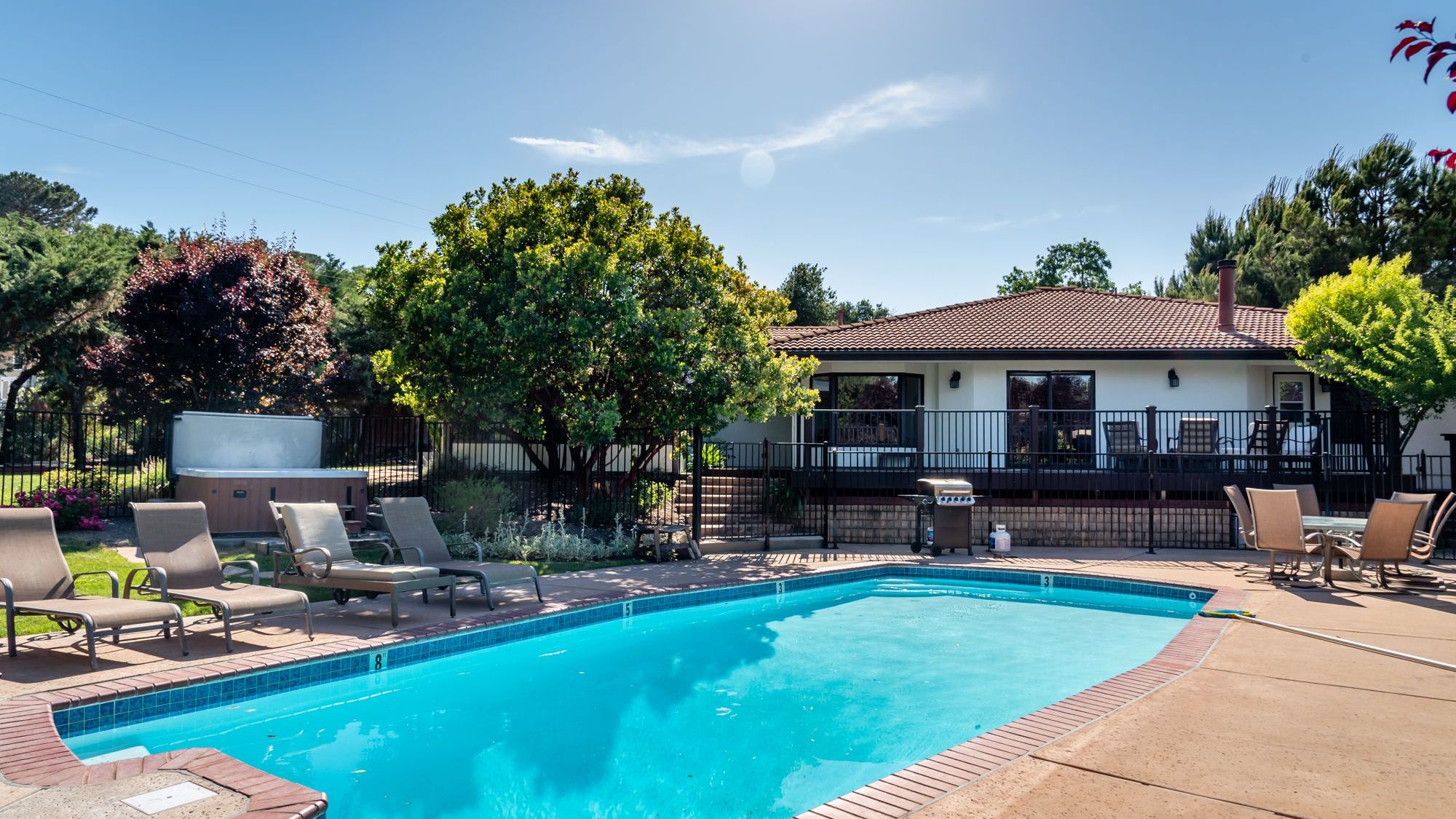 Merry Hill By Avantstay | Pool + Bbq + Chef's Kitchen | Downtown Paso Robles - Paso Robles, CA