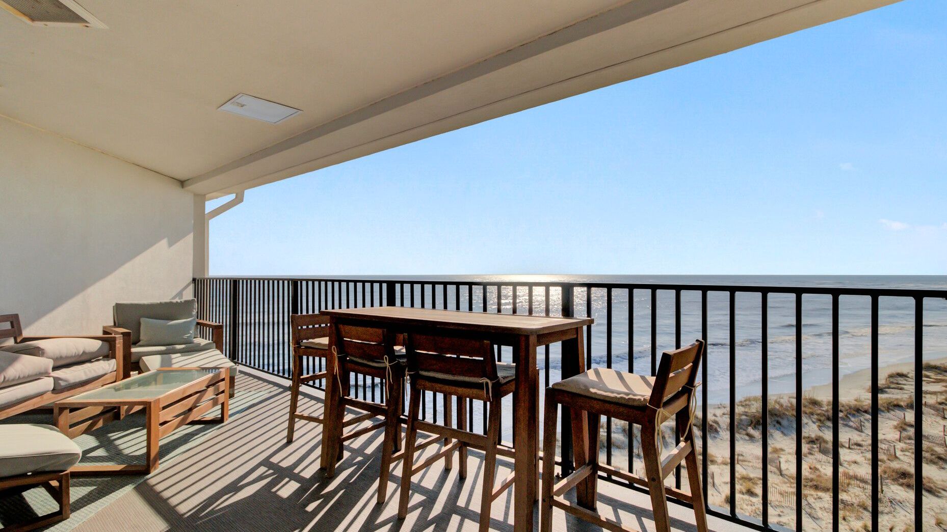 513 Seascape By Avantstay | Oceanfront Home W/ Amazing Views & Community Pool Access - Isle of Palms, SC