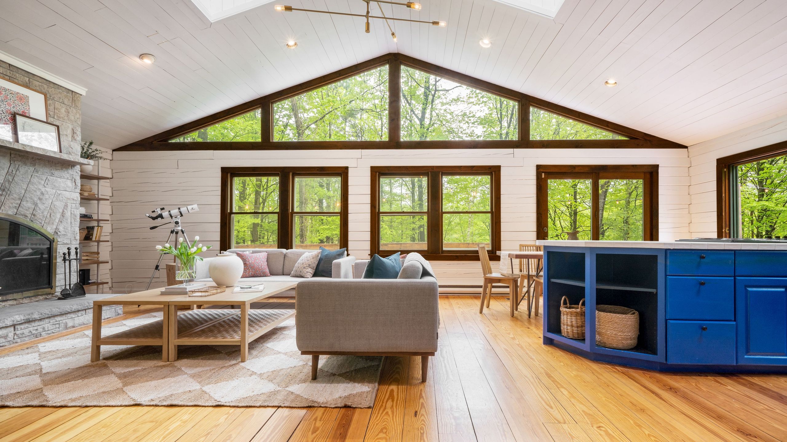 Charming Cabin With Large Deck And Outdoor Dining - Cozy Wooded Retreat - Great Barrington, MA
