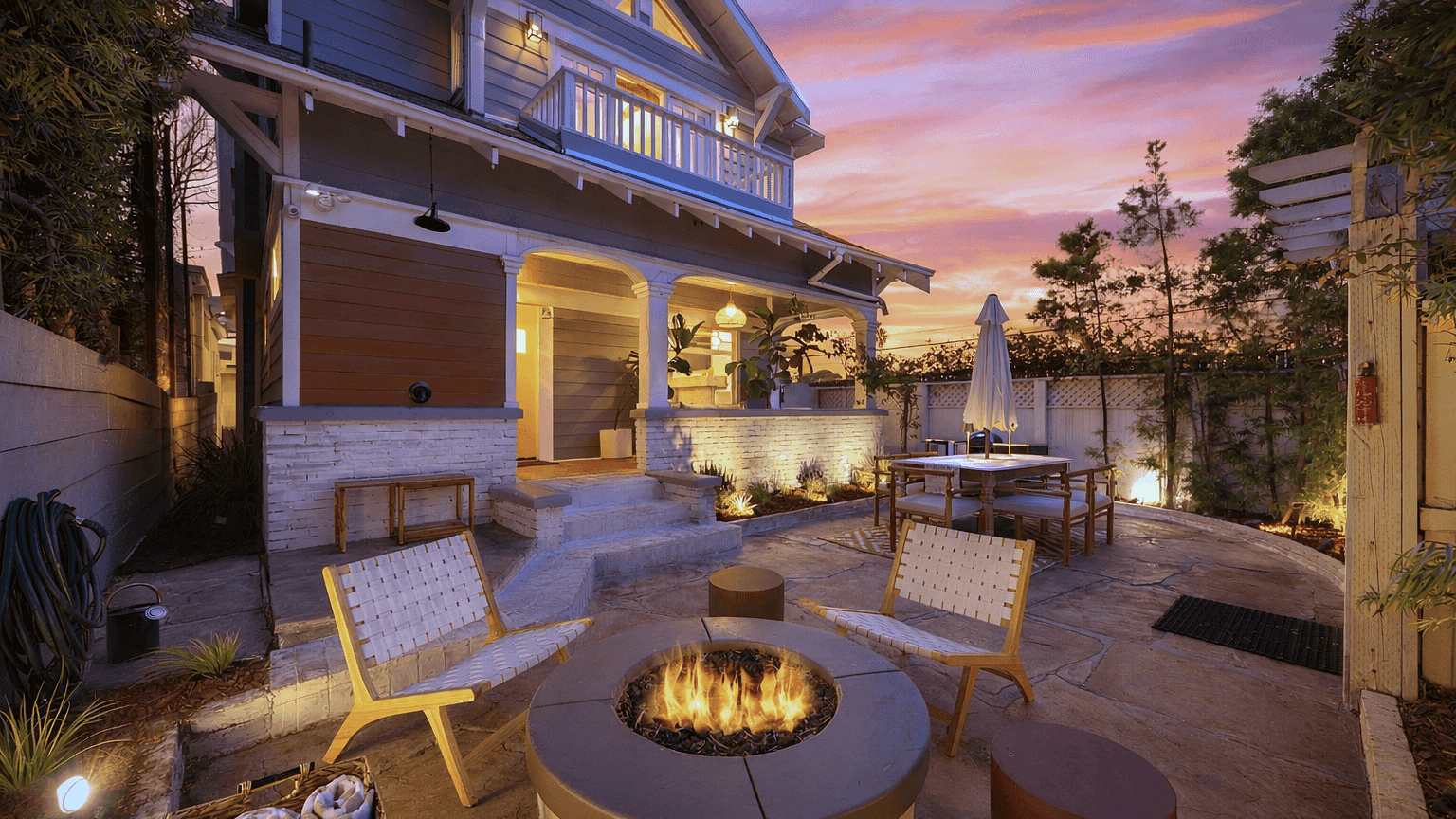 Venice Veranda By Avantstay | 3-min Walk To Beach + Rare Walk Street | Ev Charger + Firepit + Outdoor Dining - Venice Beach, Los Angeles, CA