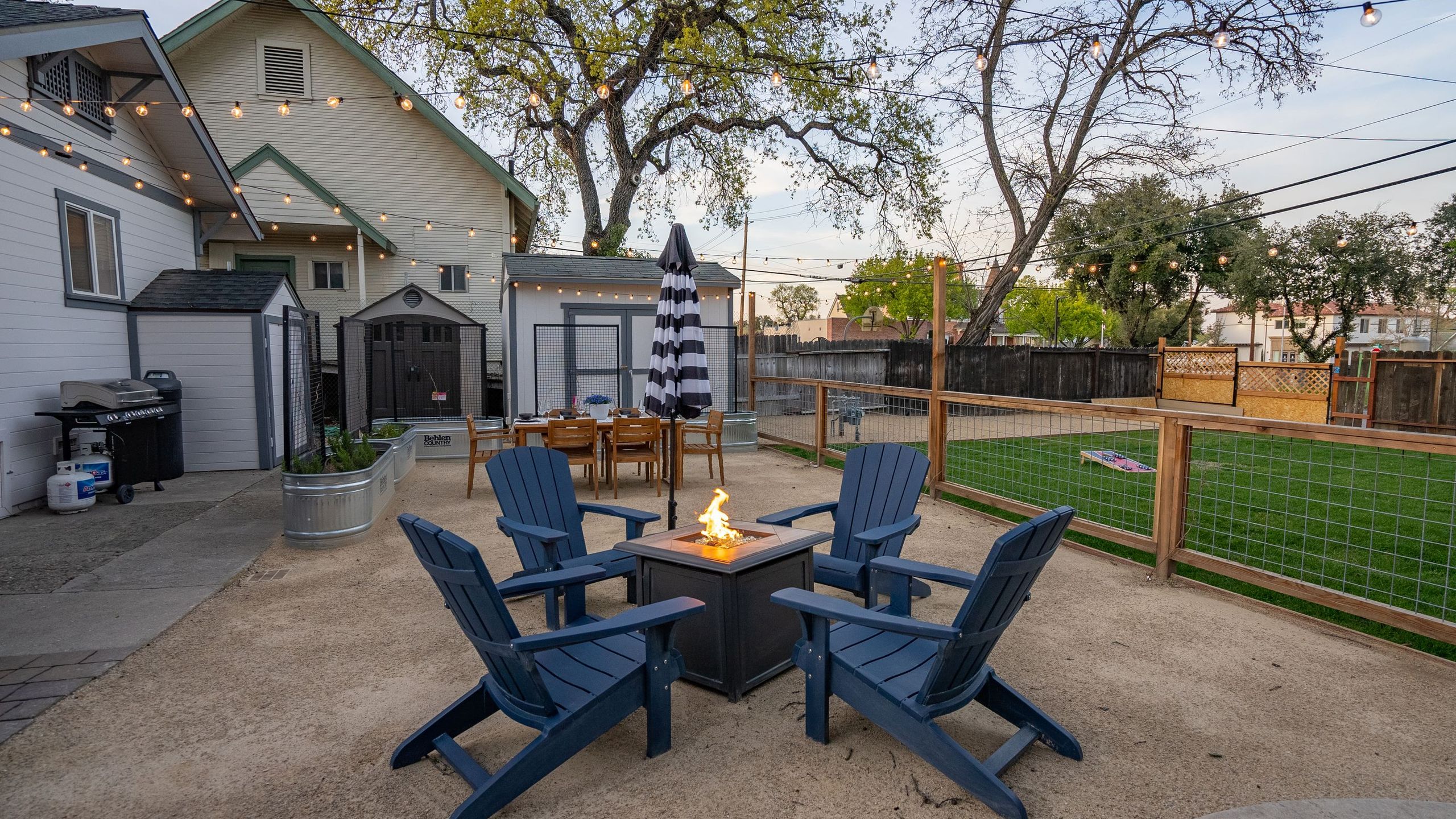 Hideaway On Oak By Avantstay | Private Deck + Firepit + Cornhole | Downtown Paso Robles - Paso Robles, CA