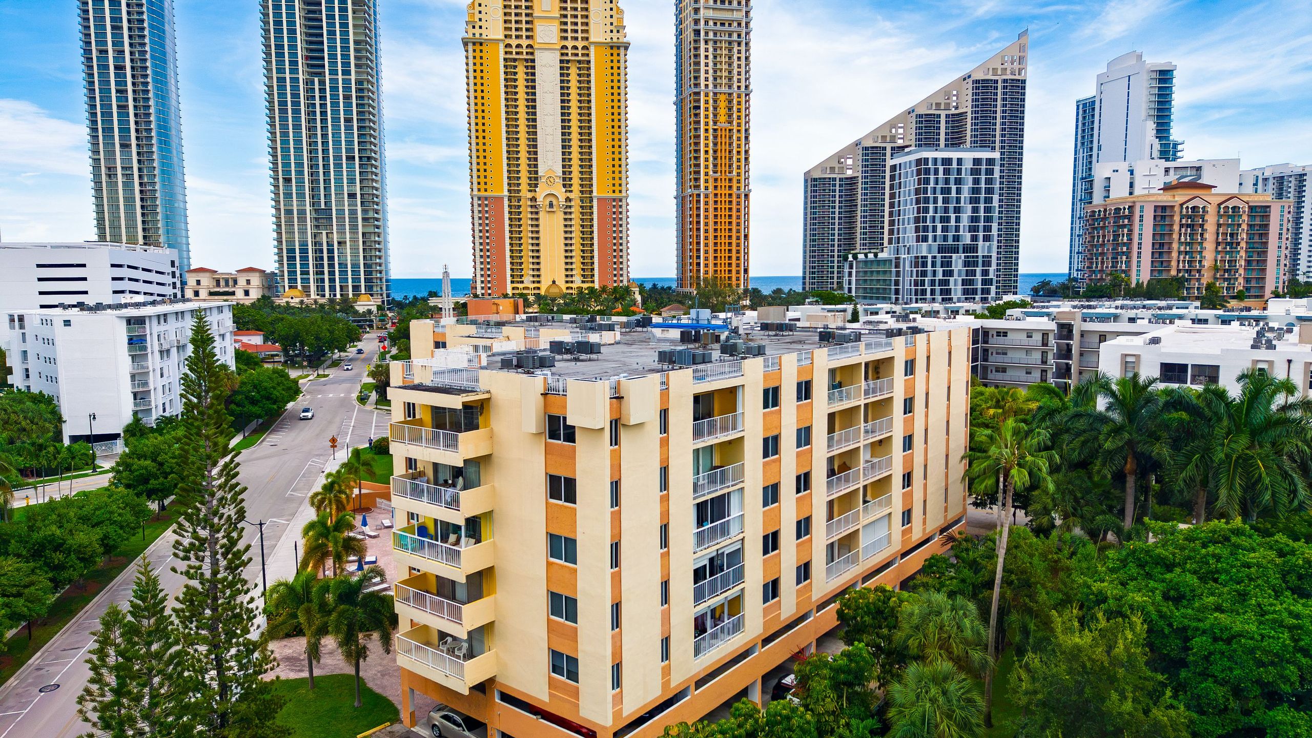 Isle Vista By Avantstay | Sunny Isles Condo • Shared Pool + Private Balcony • Near Beaches - Bahamas