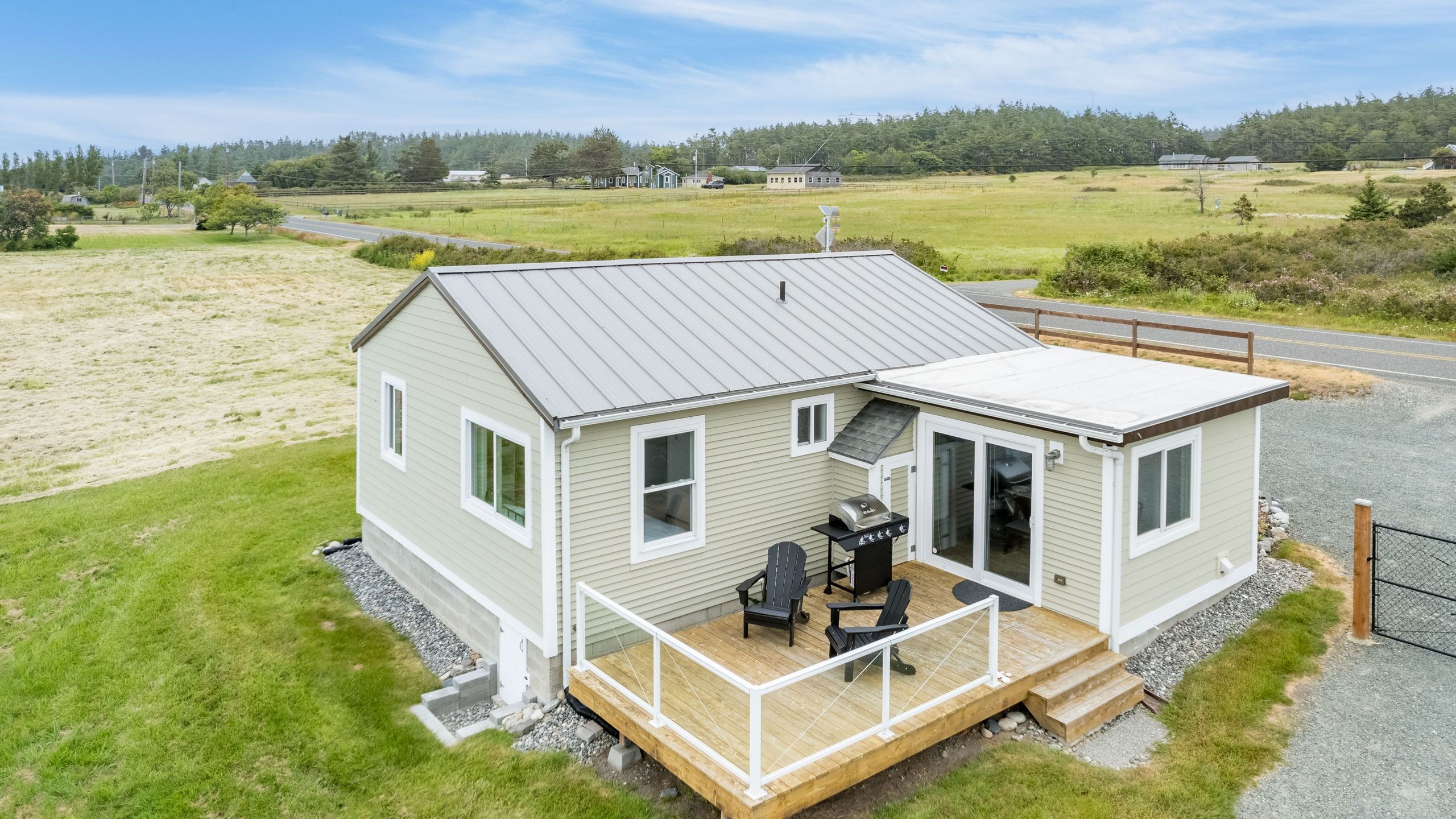 Swan Lake Cottage By Avantstay | Views + Firepit - San Juan Islands, WA