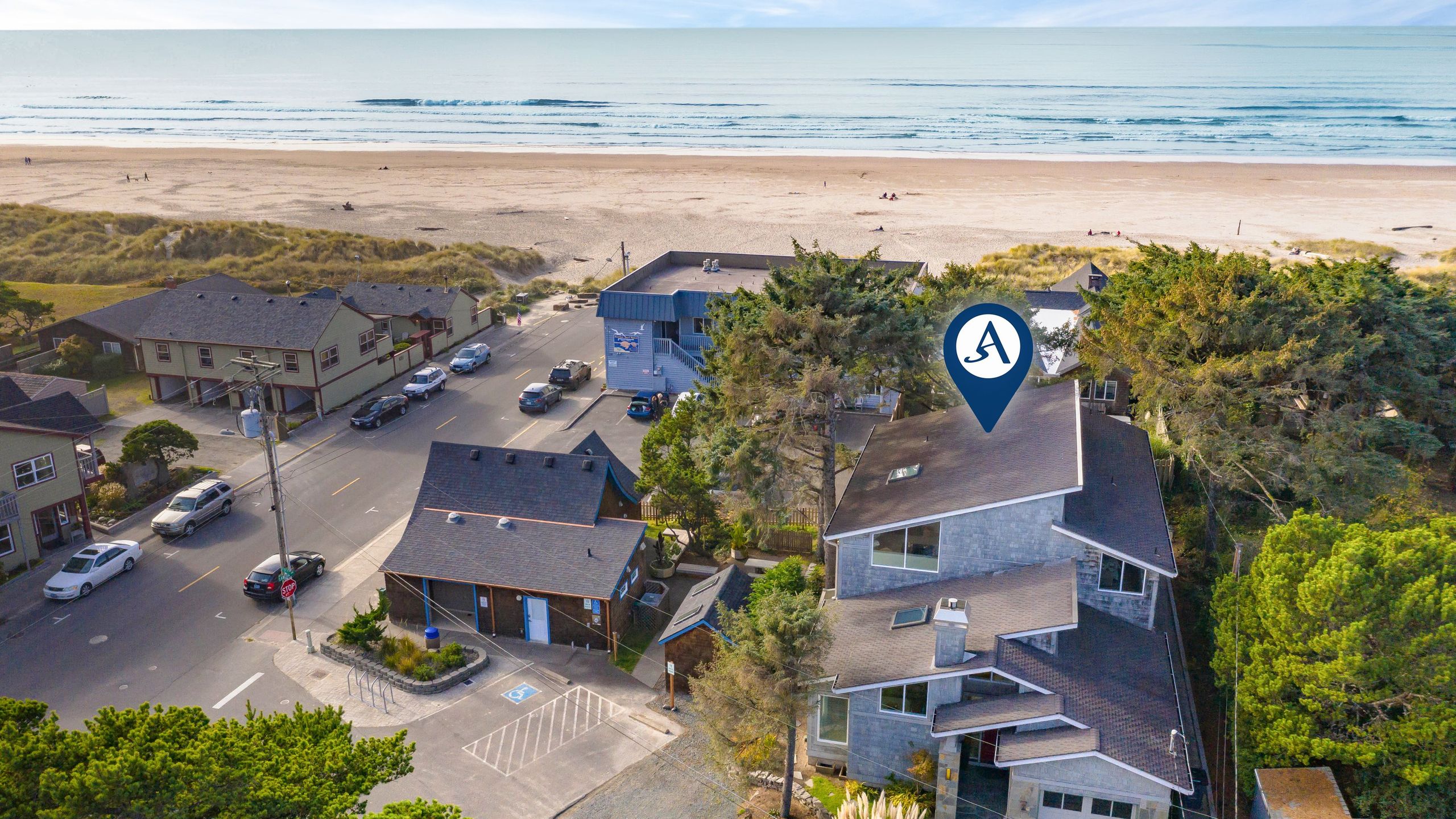 Elegant Hot Tub And Gourmet Kitchen - Stunning Coastal Retreat - Manzanita, OR
