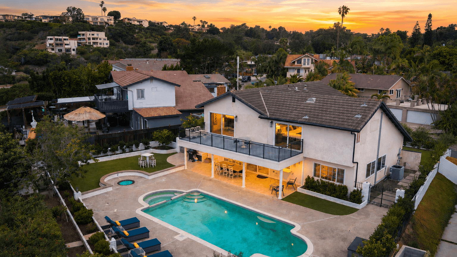 Skyline Palms By Avantstay | Pool + 2 Hot Tubs + Outdoor Dining • Near La Jolla + Pacific Beach - San Diego, CA