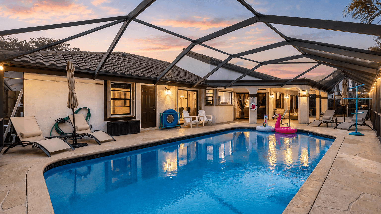 Palm & Pool By Avantstay | Screened Pool + Firepit + Chef's Kitchen + Games | 1 Mi To Wellington International + Polo + Preserve - The Bahamas