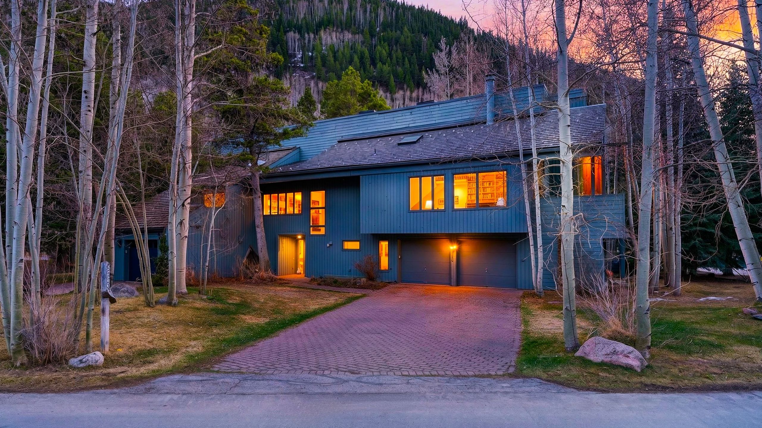 Aspen Grove By Avantstay | Cozy Mountain Retreat • Hot Tub Near Skiing + Hiking - Vail, CO
