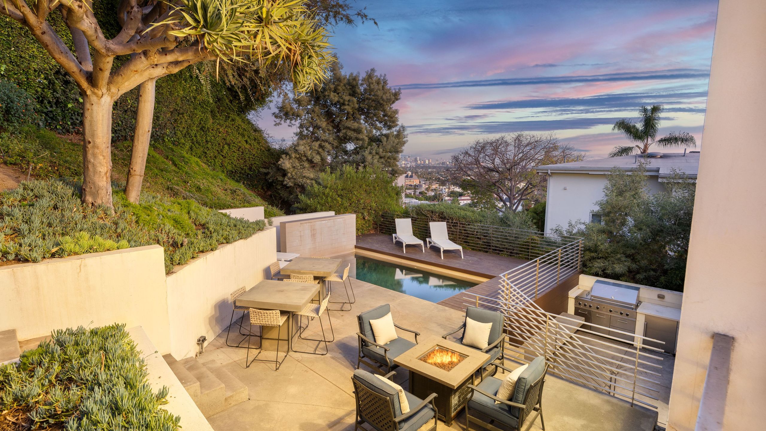 Kings Road | West Hollywood Luxury | Pool, Views, Firepit, Modern Design - Beverly Hills, CA