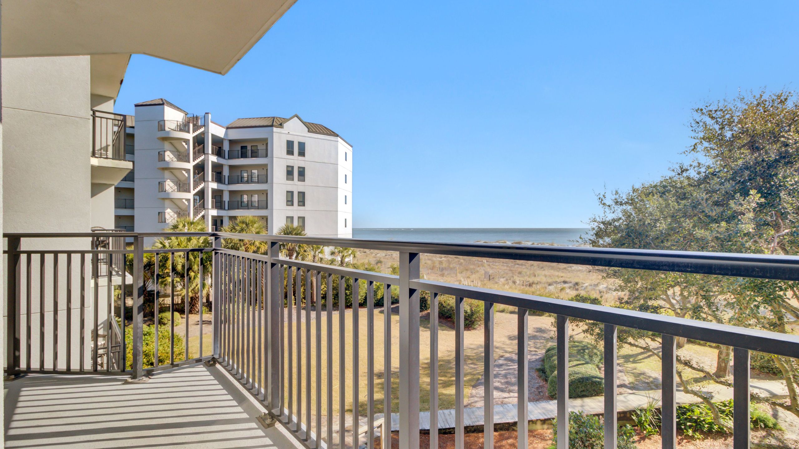 Oceanfront Balcony And Community Pool - Stunning Coastal Retreat - Isle of Palms, SC