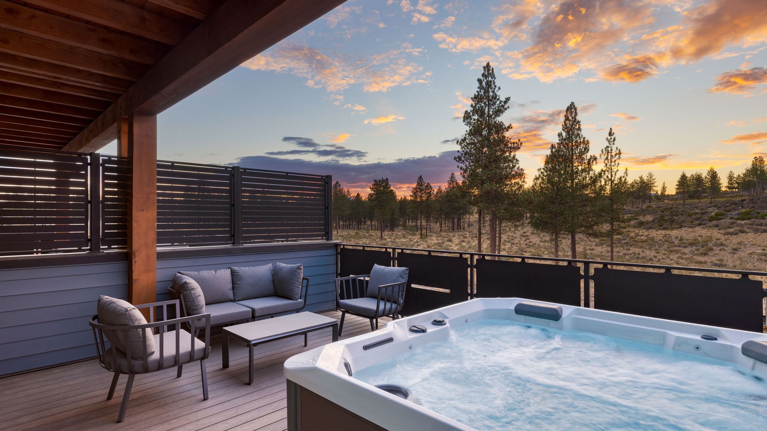 1204 Aerie #200 | Hot Tub + Balcony | Minutes To Downtown And Old Bend - Bend, OR