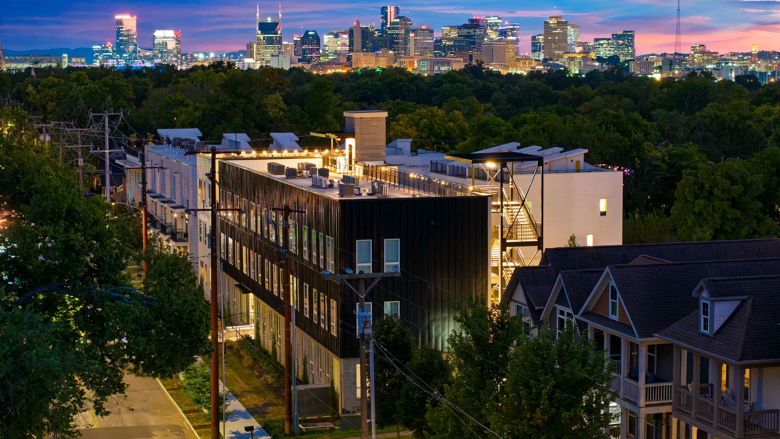 Colorful Retreats With Eclectic Design - Vibrant Group Getaway - Nashville, TN