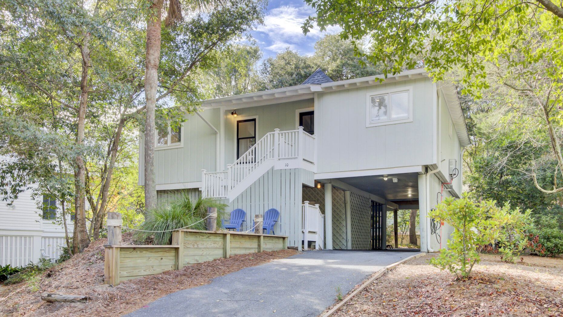 10 Sandcrab Court By Avantstay | Beautiful Home W/ Deck, Walk To The Beach - Isle of Palms, SC