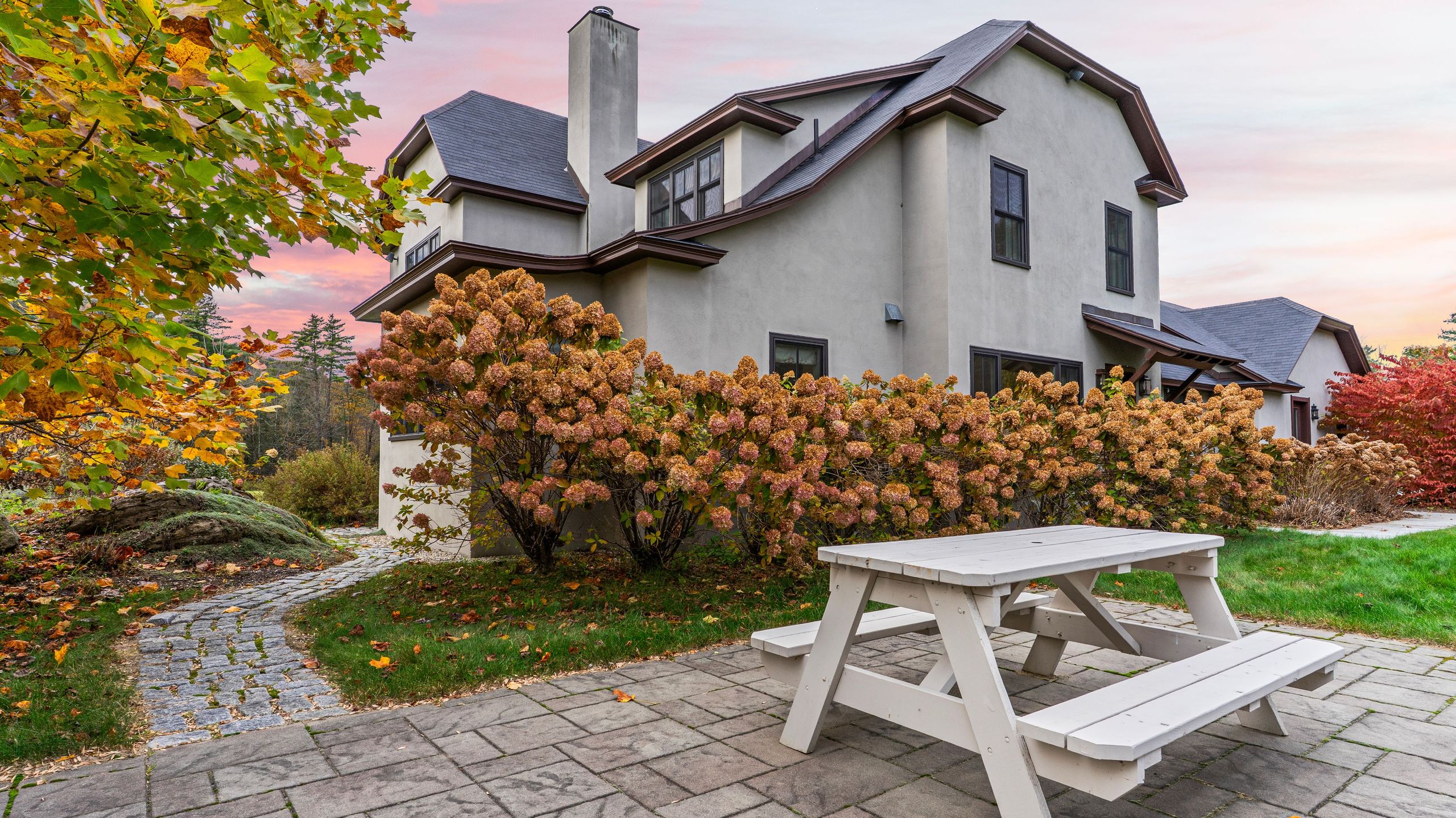 Modern Berkshires Farmhouse W/ Porch, Fireplace & Views | Beaver Creek By Avantstay - Stockbridge