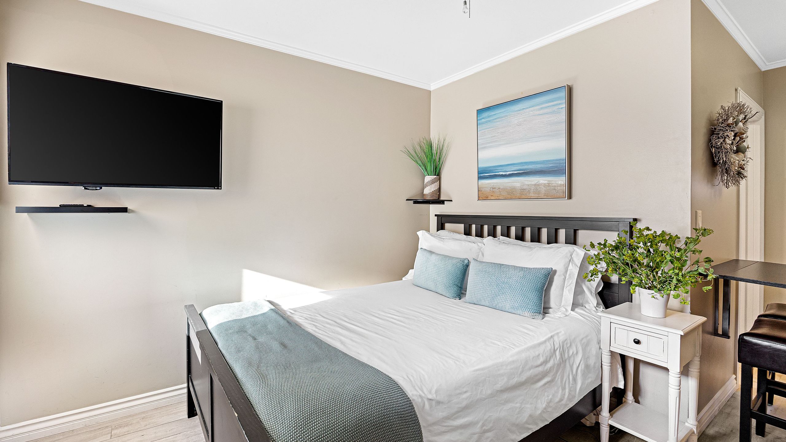 Coastal Hideaway With Dock Access - Charming Studio Retreat - Newport Beach, CA