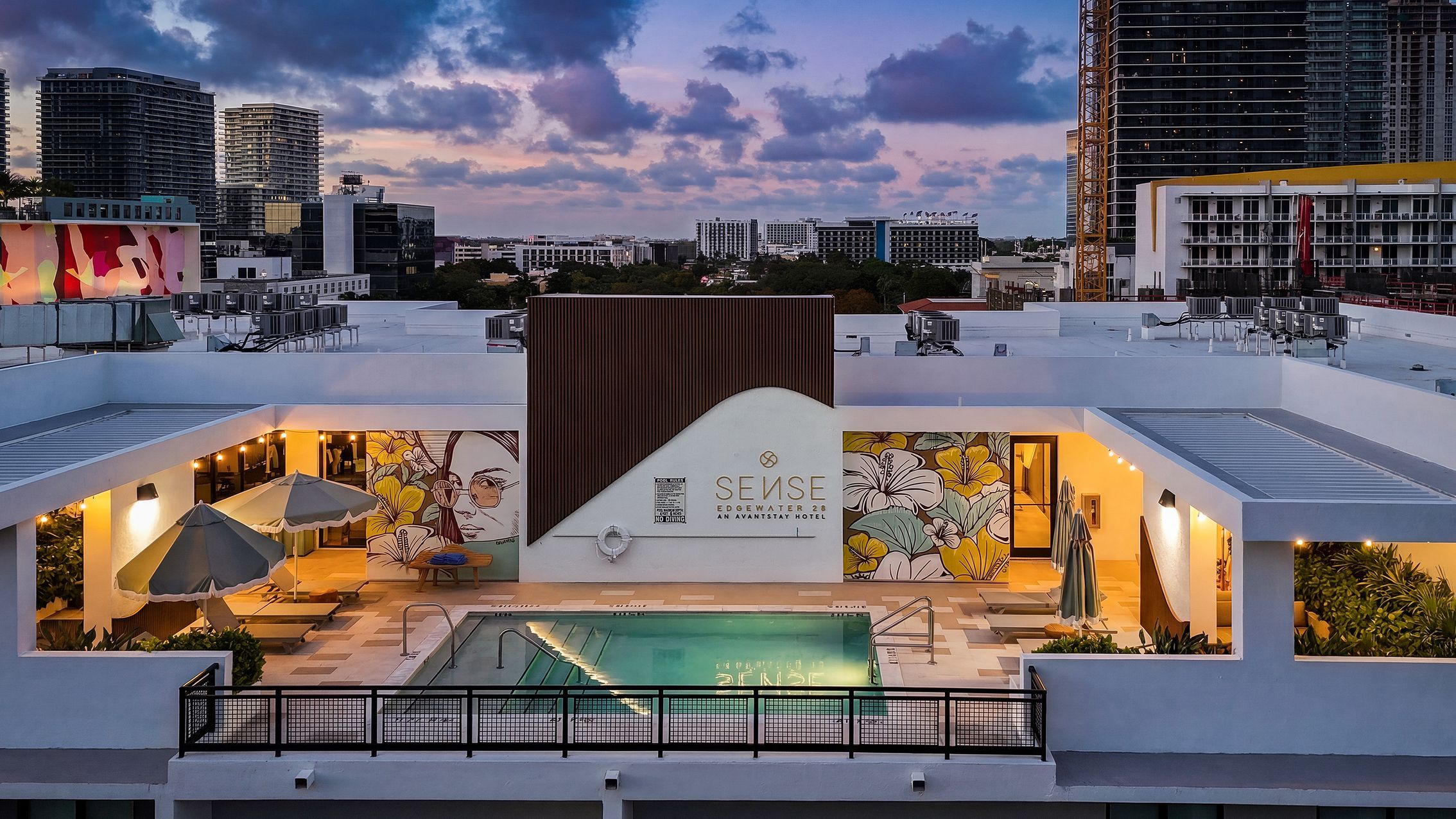Sleeps 12 • 2 Suites In New Luxury Hotel W/ Rooftop Pool | Sense28 By Avantstay - The Bahamas