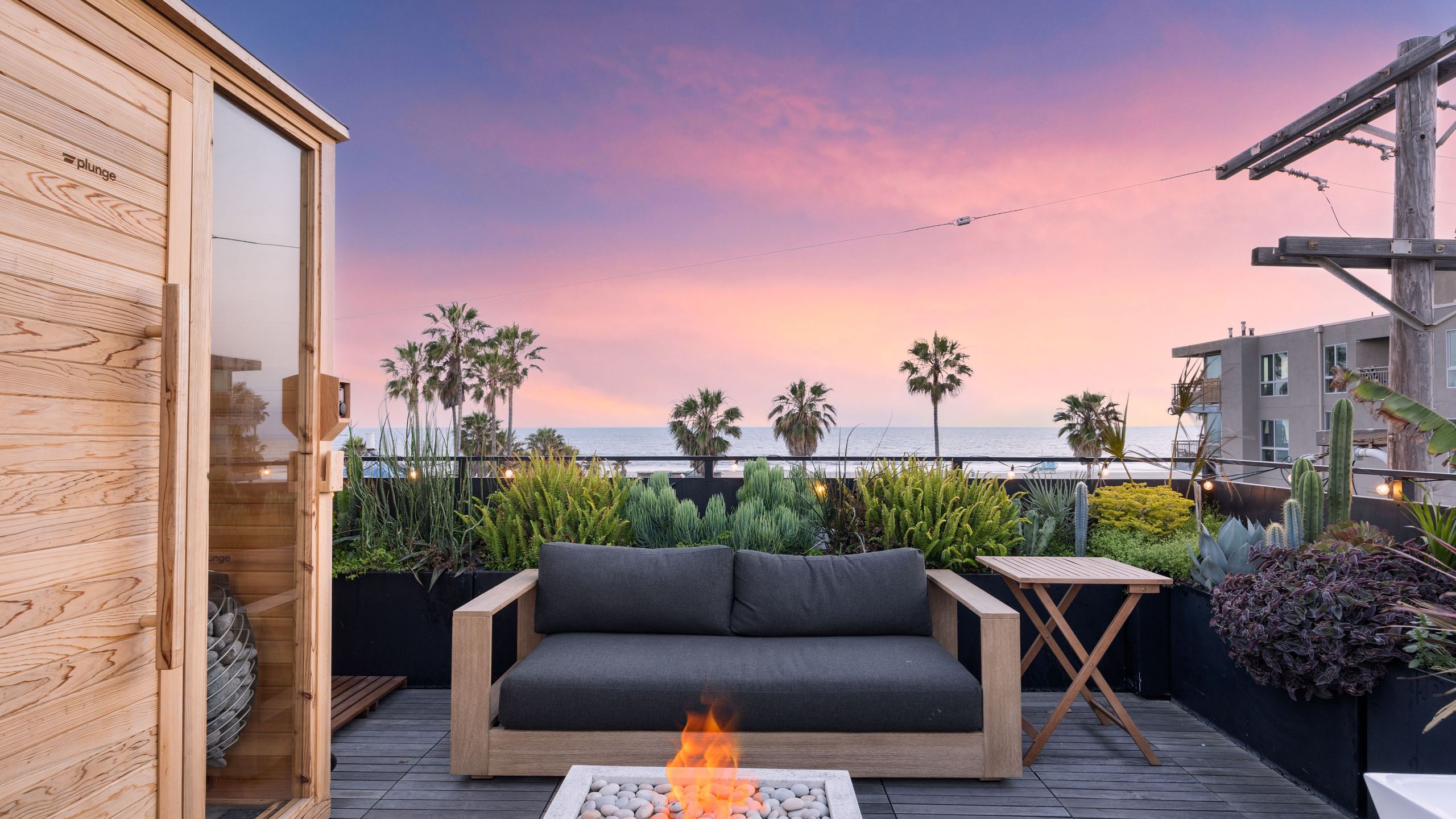 Rooftop Oasis And Luxe Amenities - Stunning Coastal Escape - Venice Beach, Los Angeles, CA