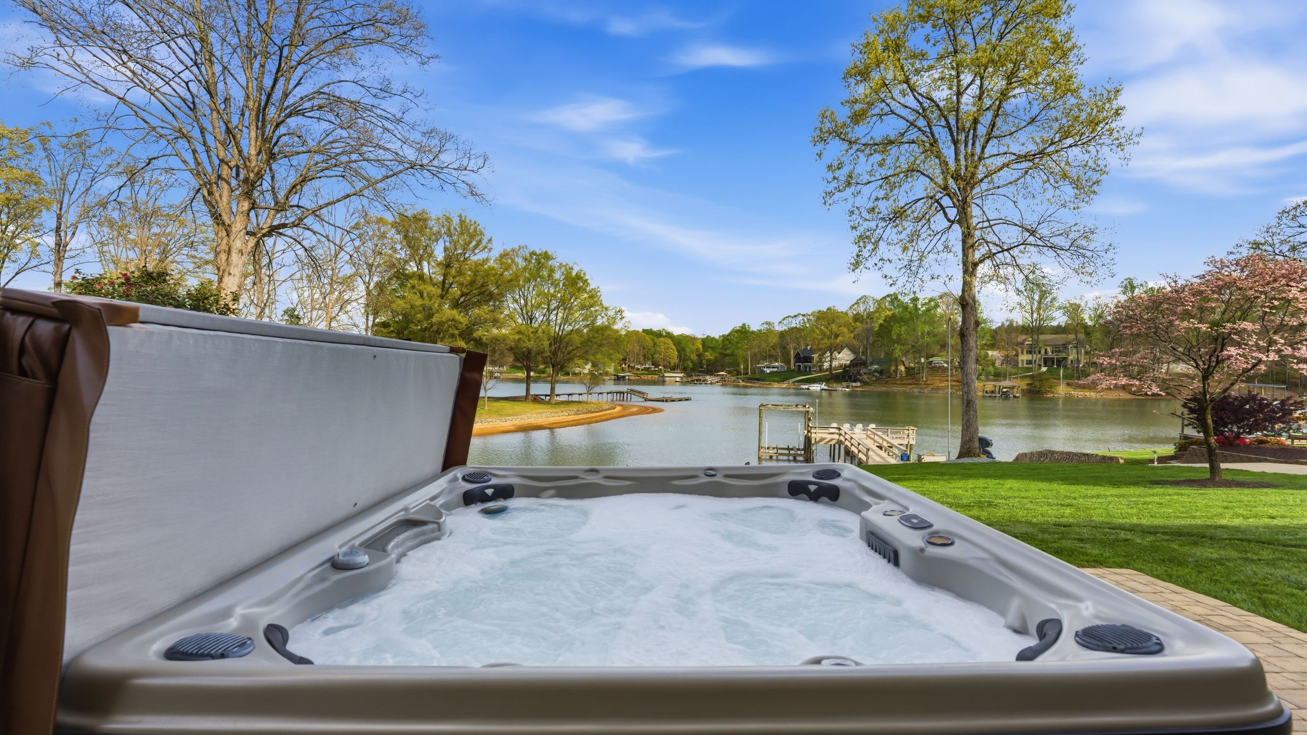 Kool Breeze By Avantstay | Boat Ramp + Hot Tub - 노르만 호