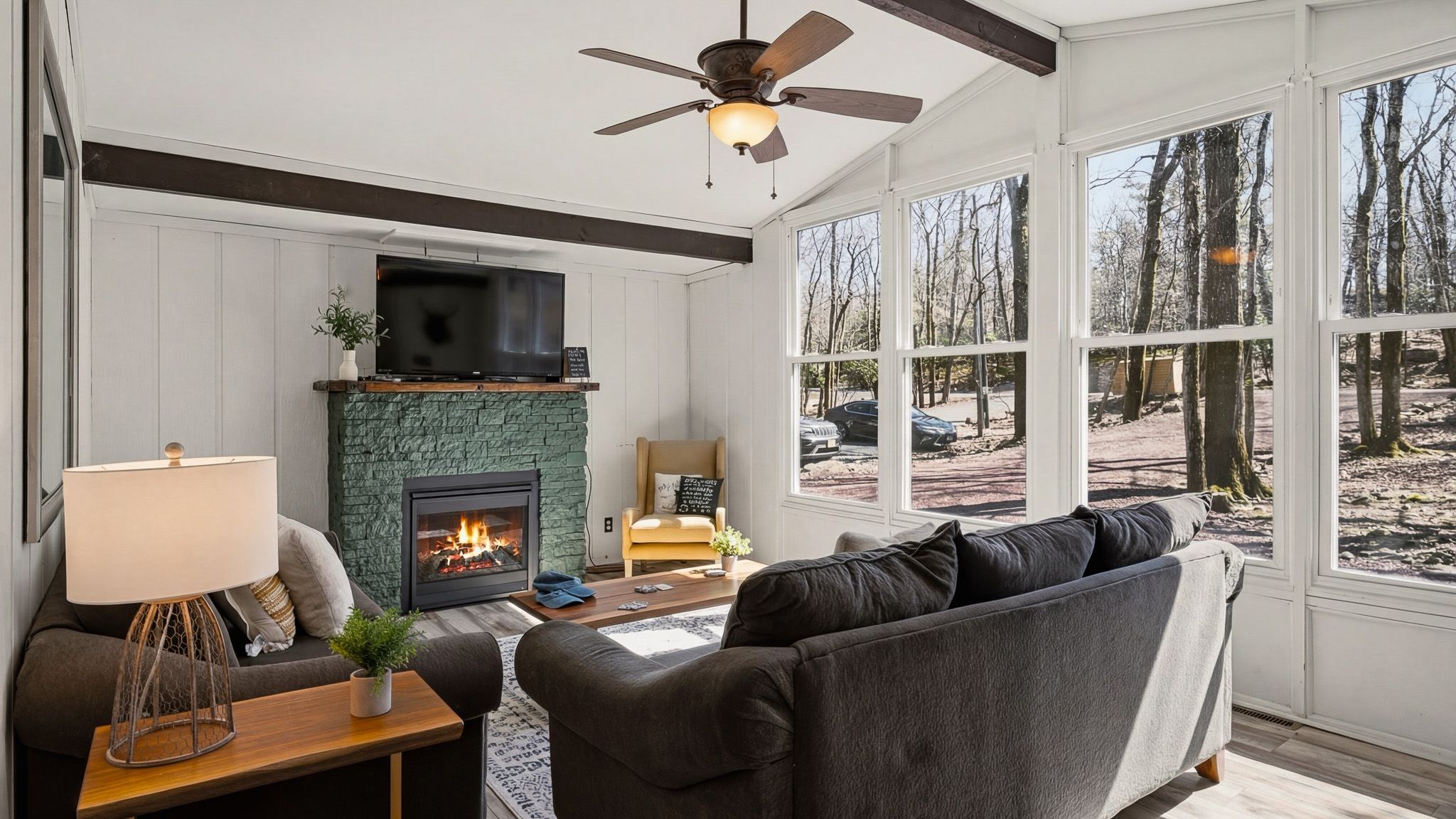 Estates Drive By Avantstay | Pocono Cabin + Deck + Firepit | Near Big Boulder & Jack Frost - Lake Harmony, PA