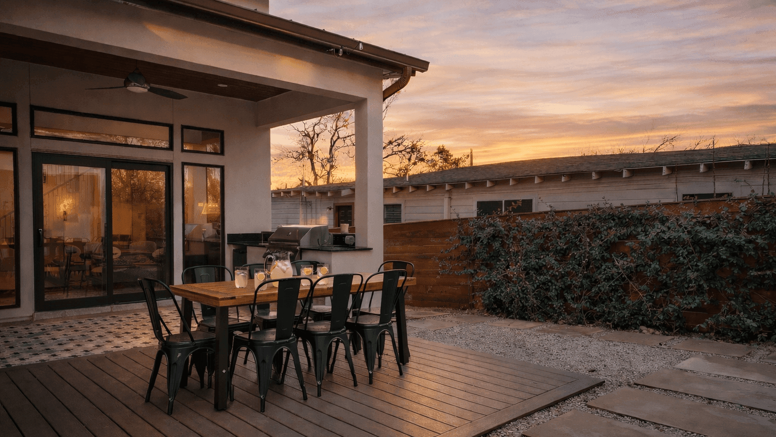 Delores House By Avantstay | Movie Theater + Outdoor Kitchen + Modern East Austin Home Near Downtown + Breweries + Live Music - Austin, TX