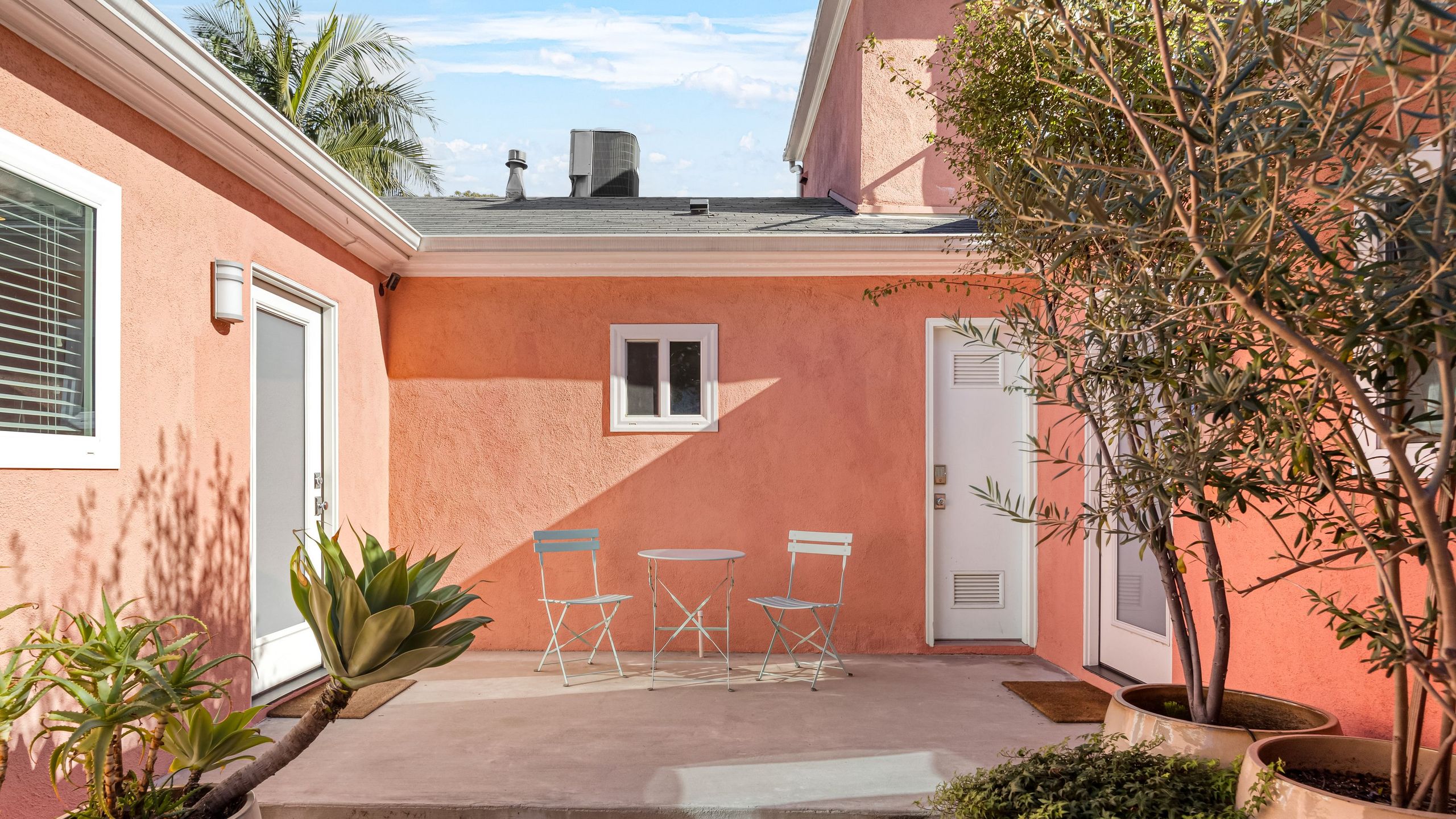 Vibrant Bungalows With Chic Style - Stylish Hollywood Retreat - Hollywood, CA