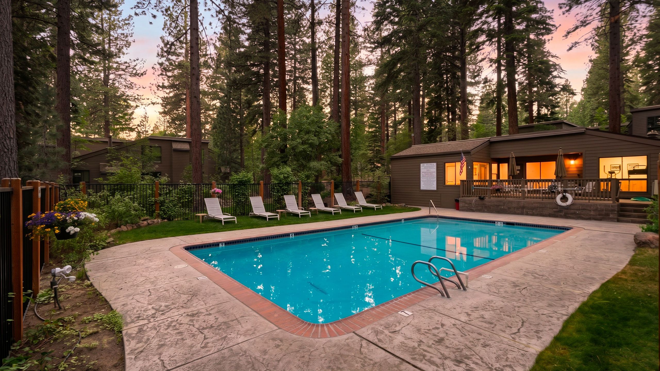 Juanita 2 By Avantstay | Beamed Cabin + Pool + Balcony | Diamond Peak + Lake Tahoe - Carson City, NV