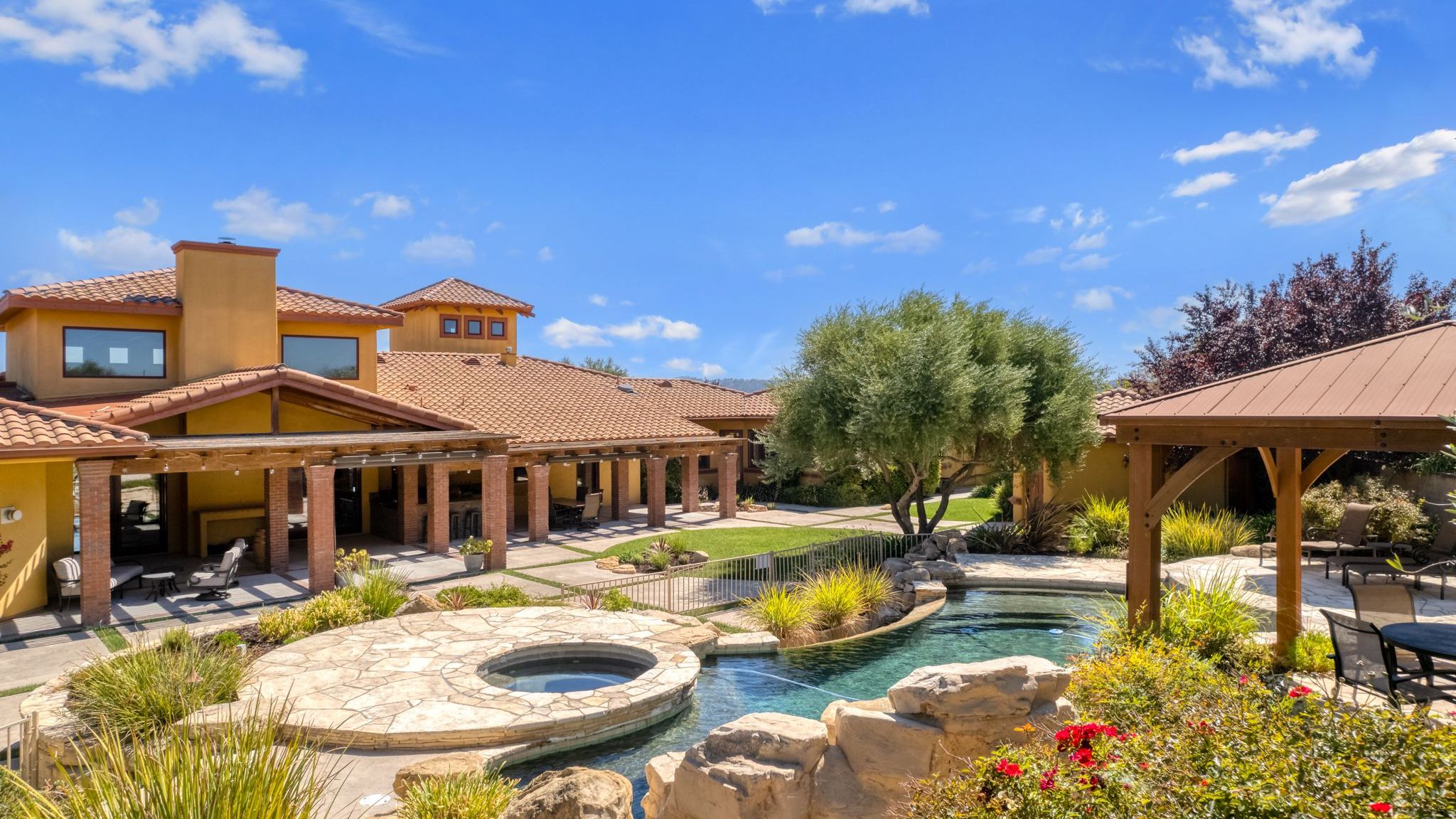 The Estate Villa At Dresser Winery By Avantstay | Pool + Sauna | Paso Robles - Paso Robles, CA