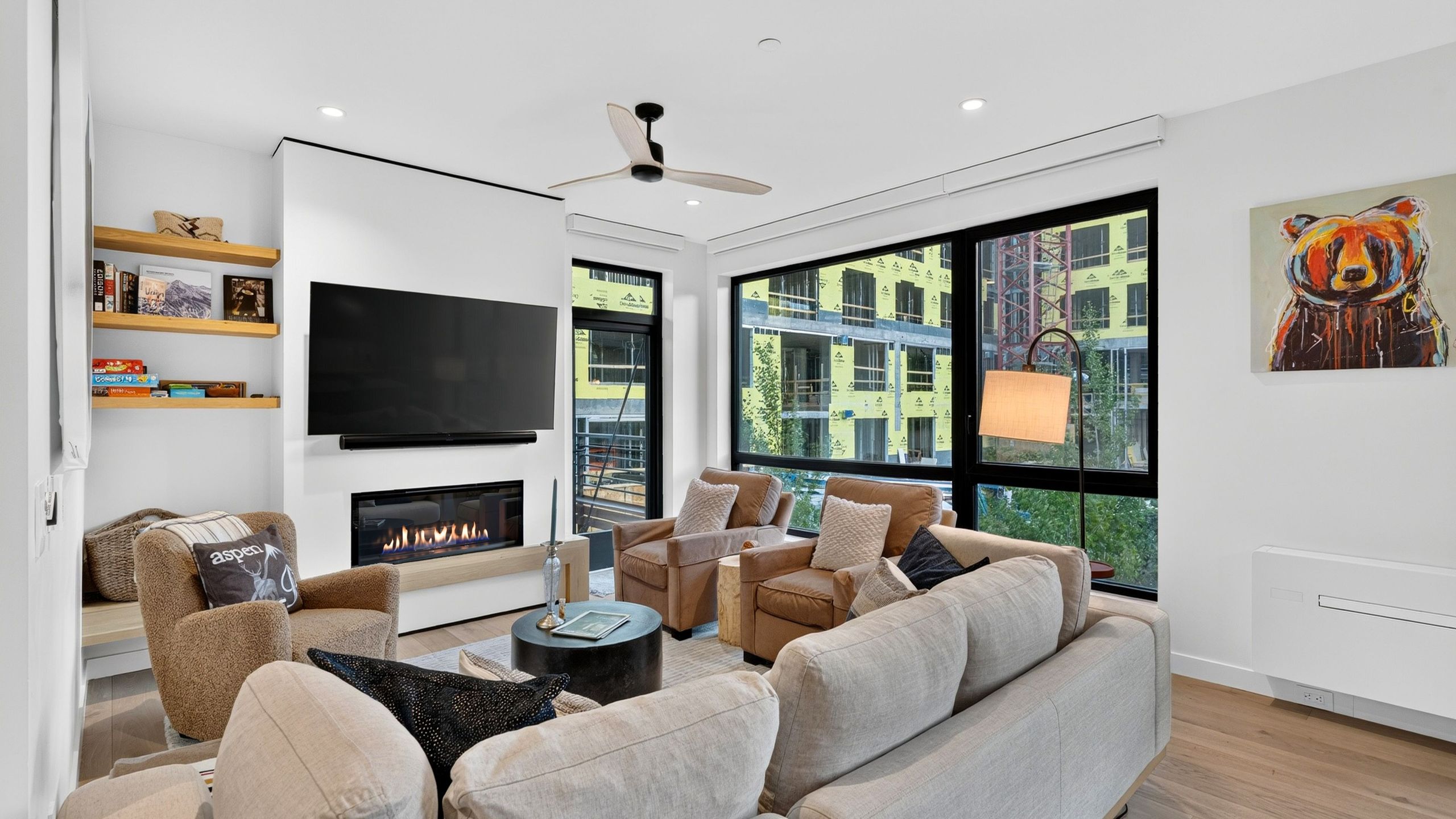 Electric Pass Lodge By Avantstay | Sleeps 10 + Ski-in/ski-out + Ski Lockers | Village Pool + Spa - Snowmass Village, CO
