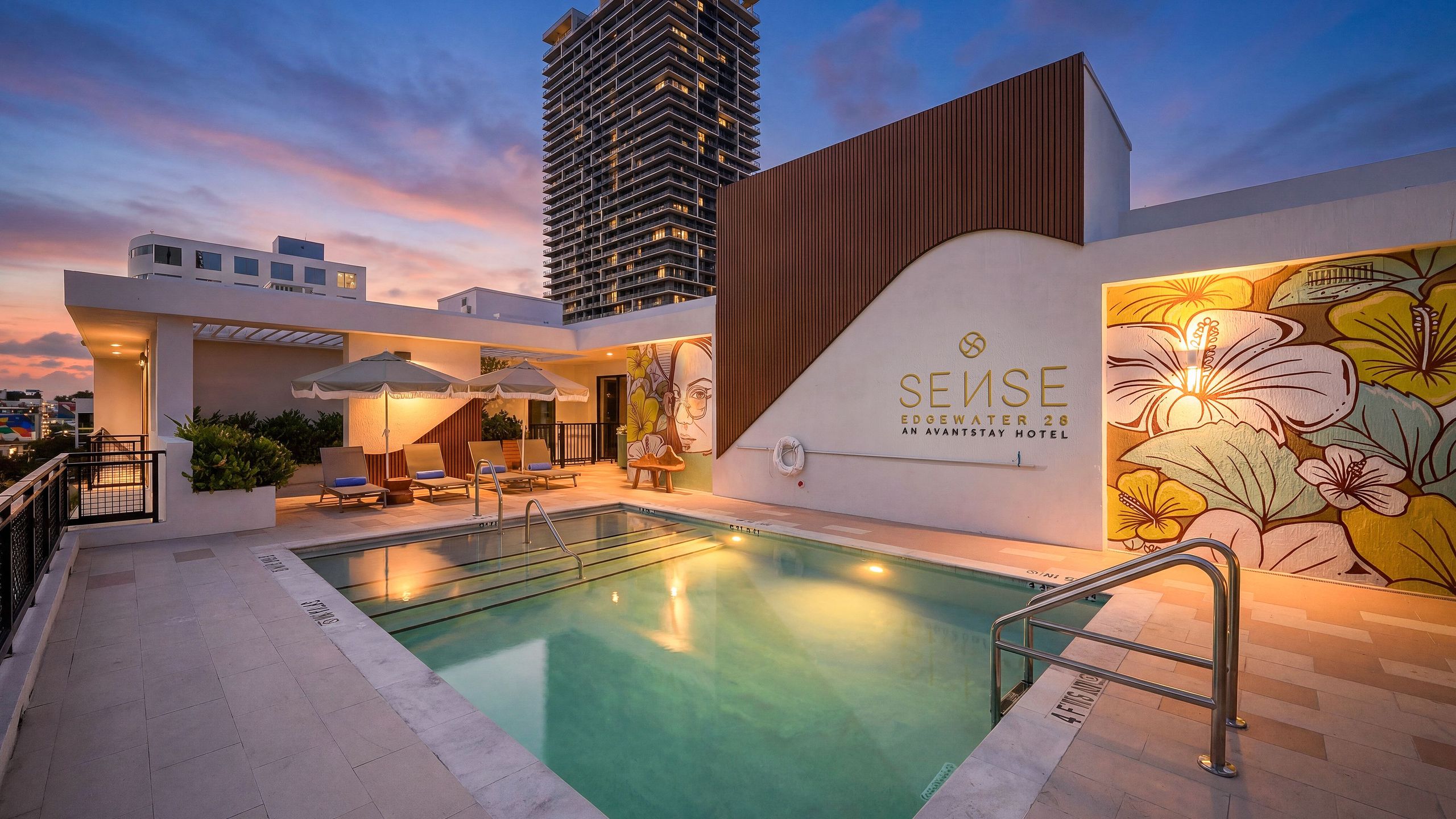Sleeps 18 | 3 Suites In New Luxury Hotel W/ Rooftop Pool | Sense28 By Avantstay - Miami