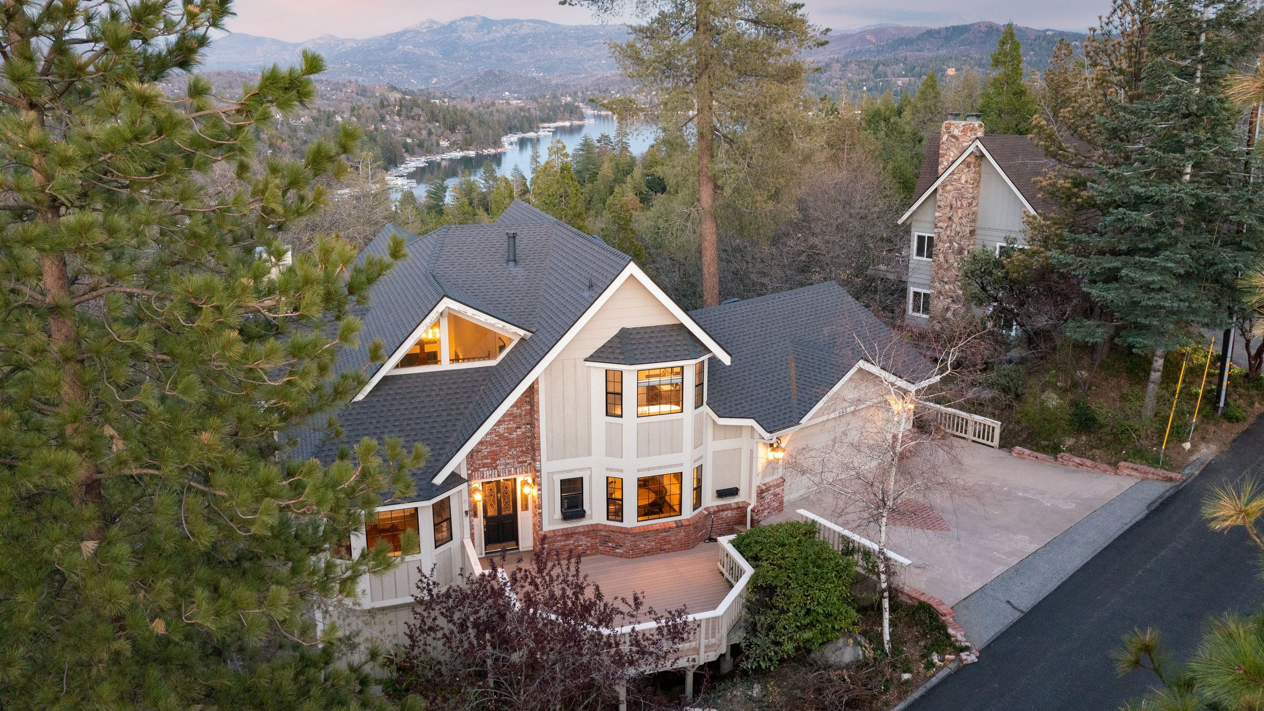 Pollock By Avantstay | Stunning Views W/ Movie Room, Game Room & Large Balcony - Lake Arrowhead, CA