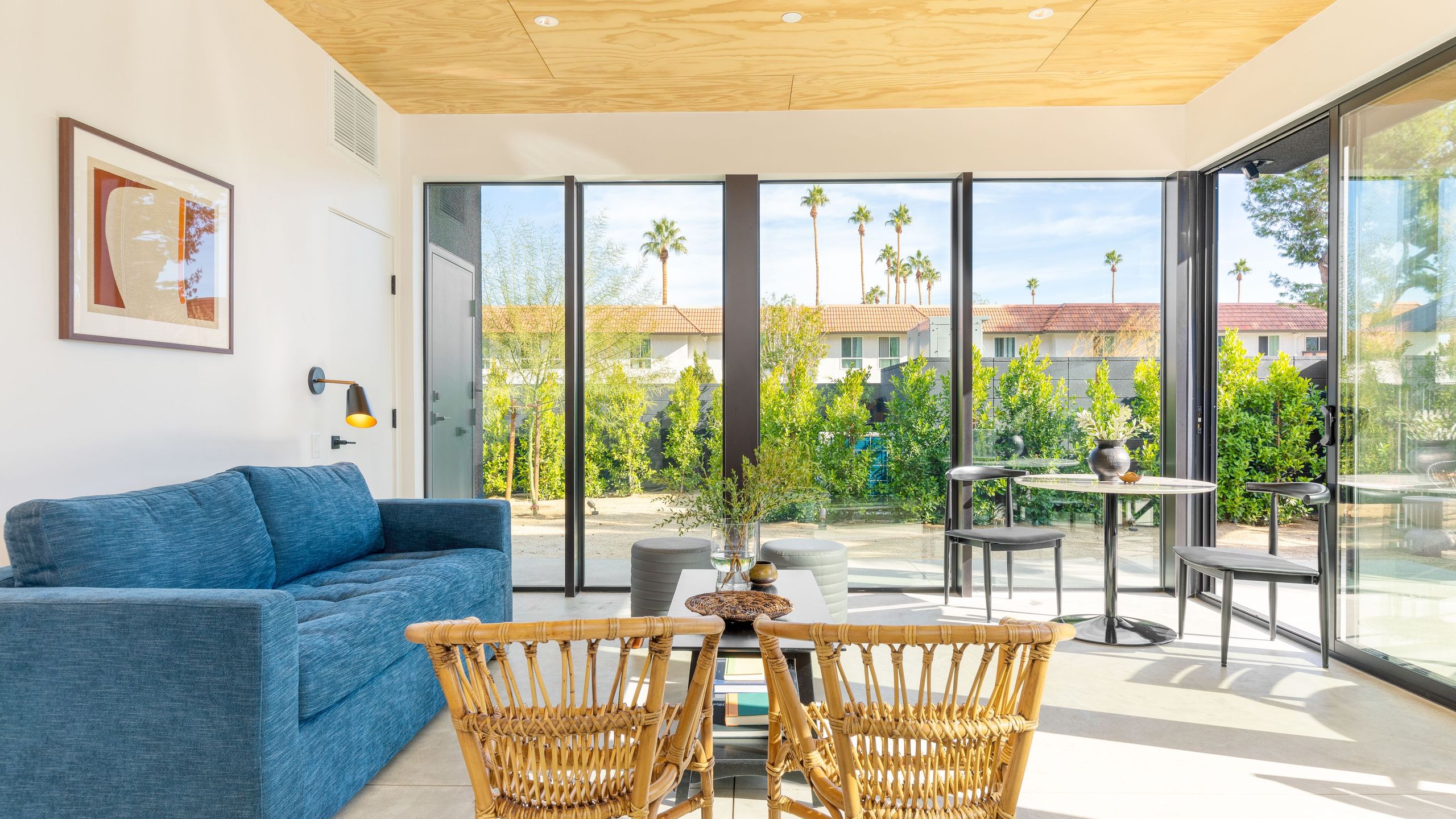 Stylish Bungalow With Outdoor Oasis - Chic Palm Springs Retreat - Palm Springs, CA