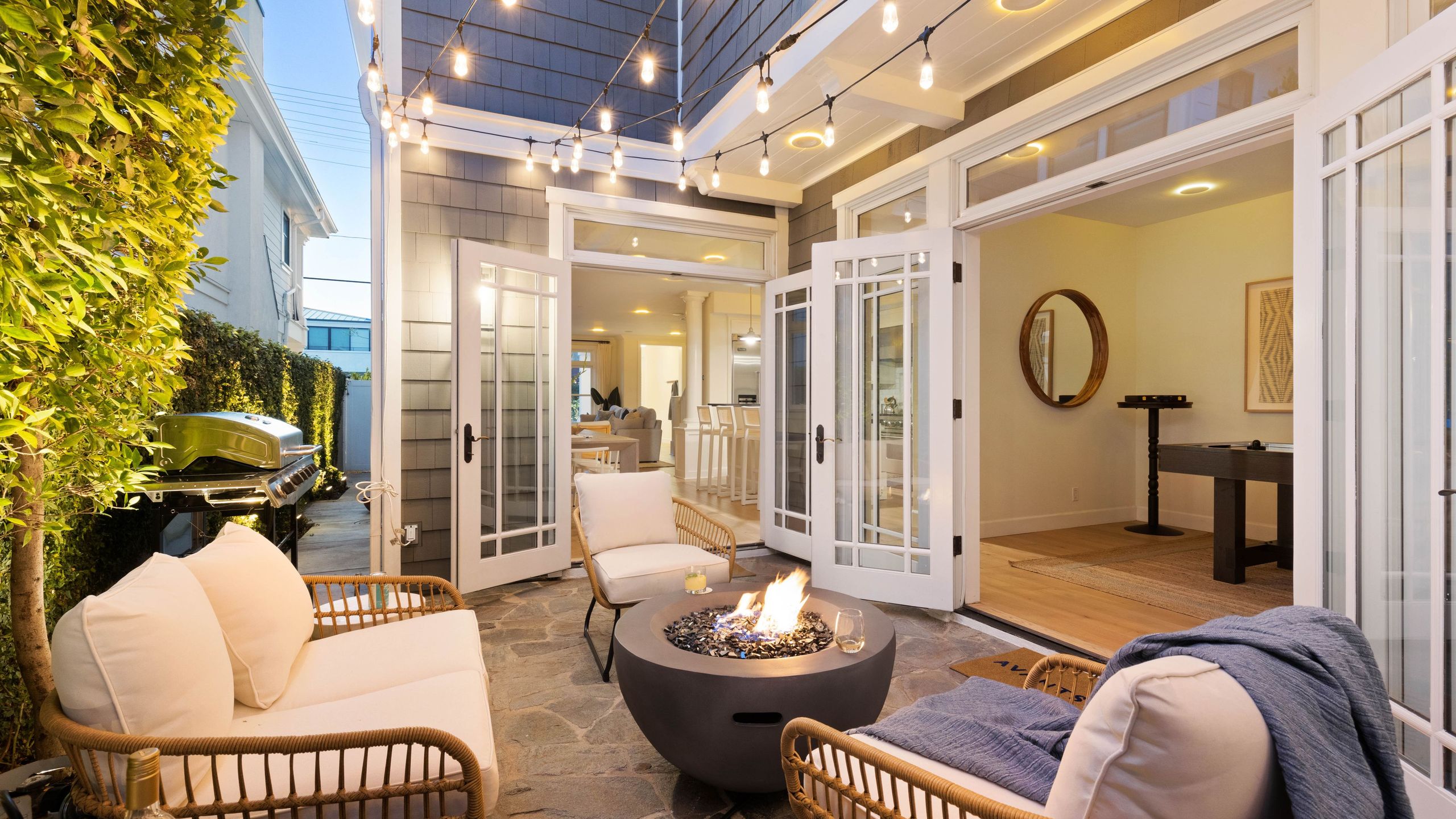 Cozy Deck And Fire Pit - Gorgeous California Retreat - Newport Beach, CA