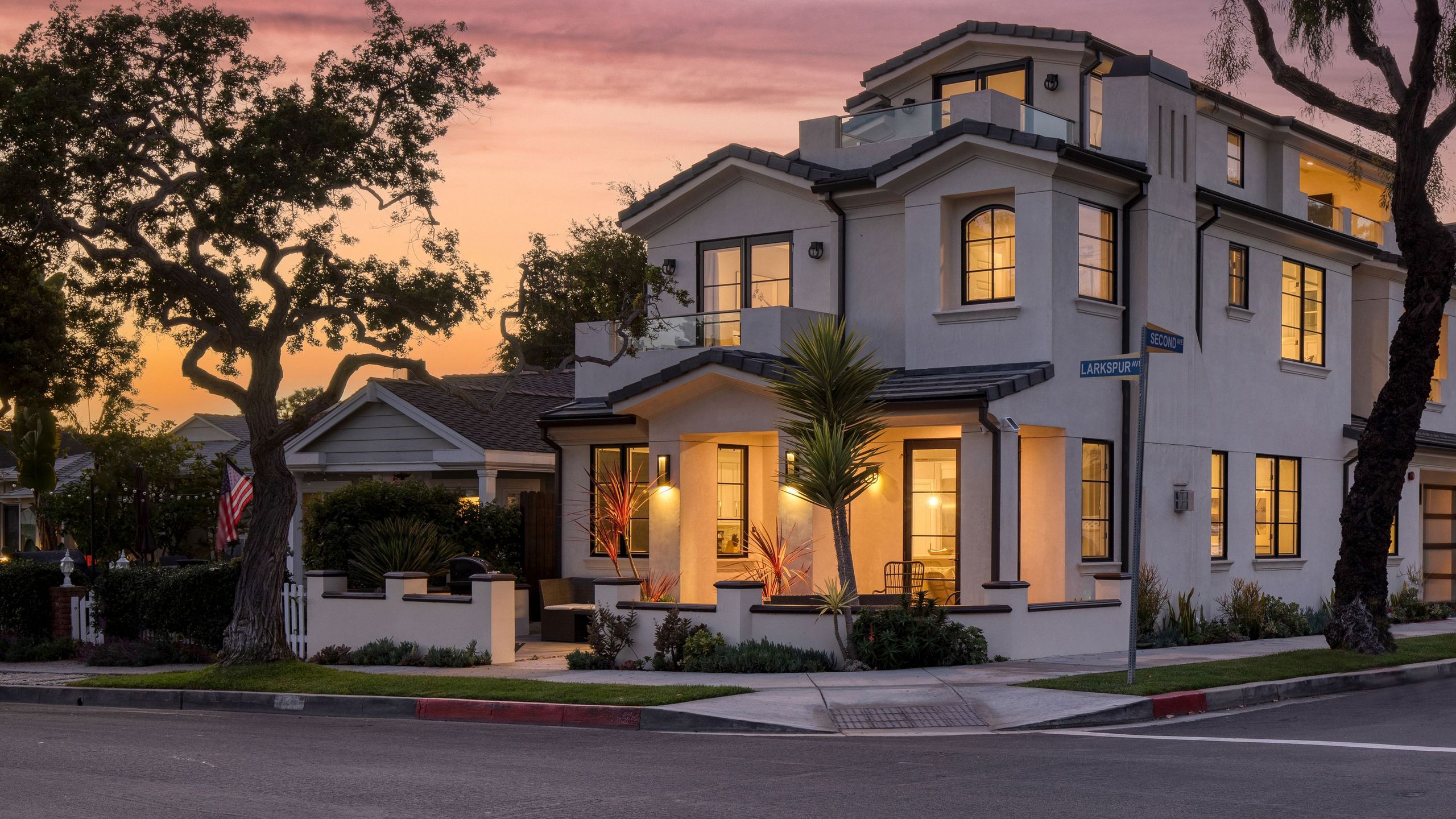 Coastal Living And Multiple Terraces - Charming Oasis Retreat - Newport Beach, CA